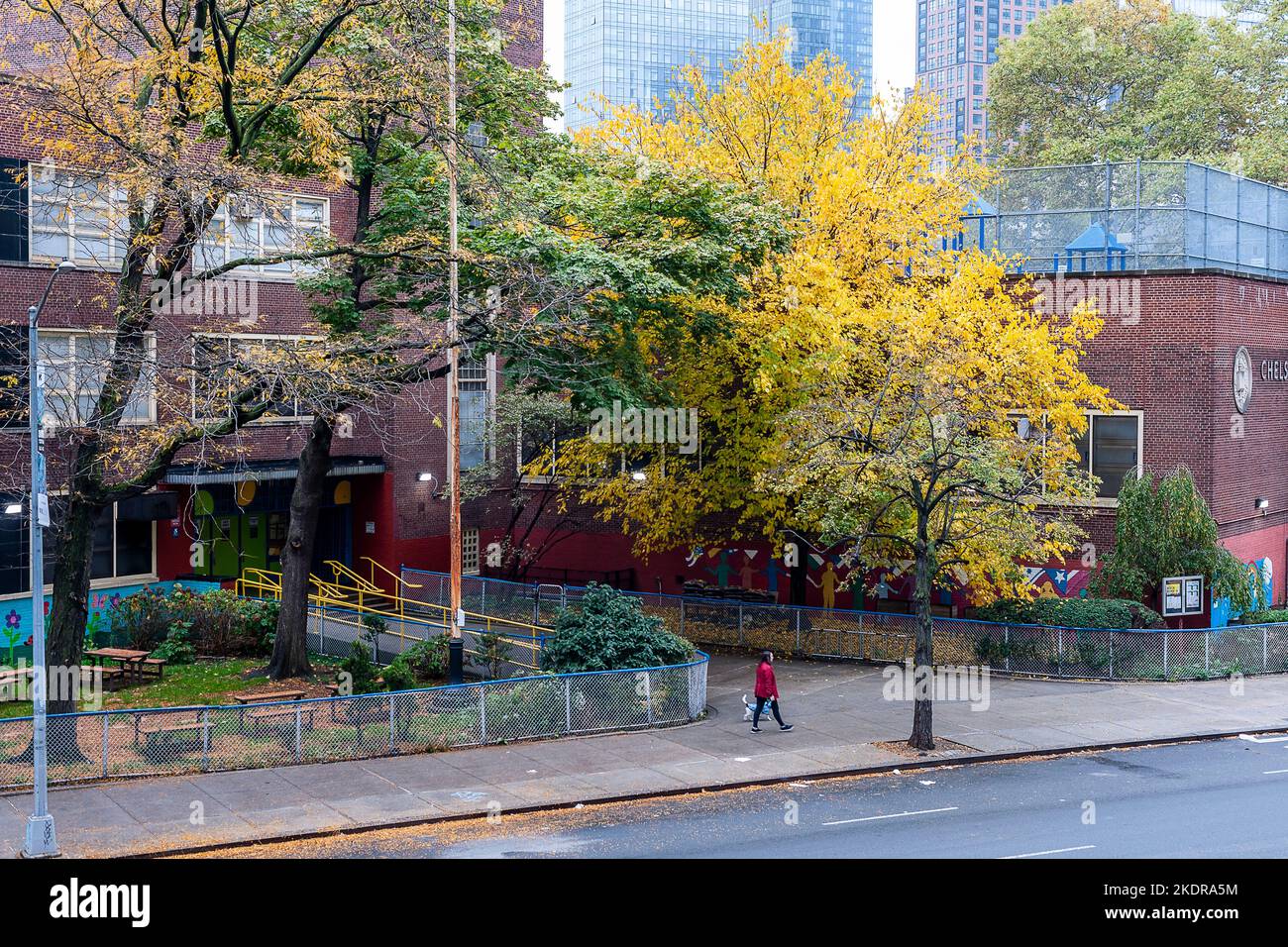 Autumn colors in the New York neighborhood of Chelsea on Tuesday ...