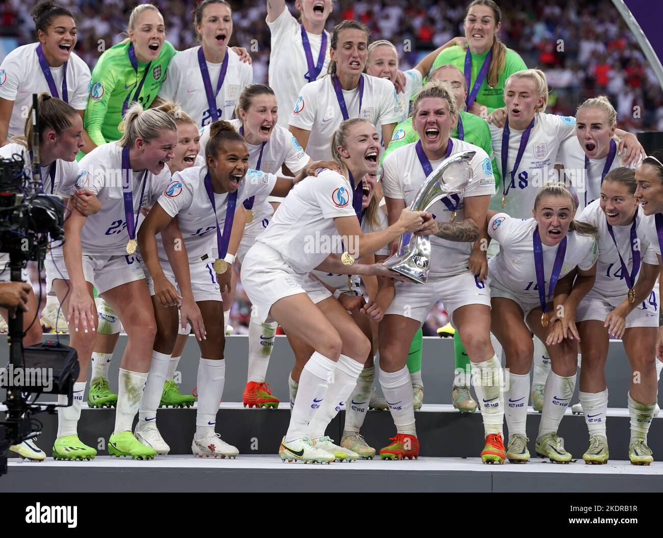 Arnold clark cup england trophy hi-res stock photography and images - Alamy