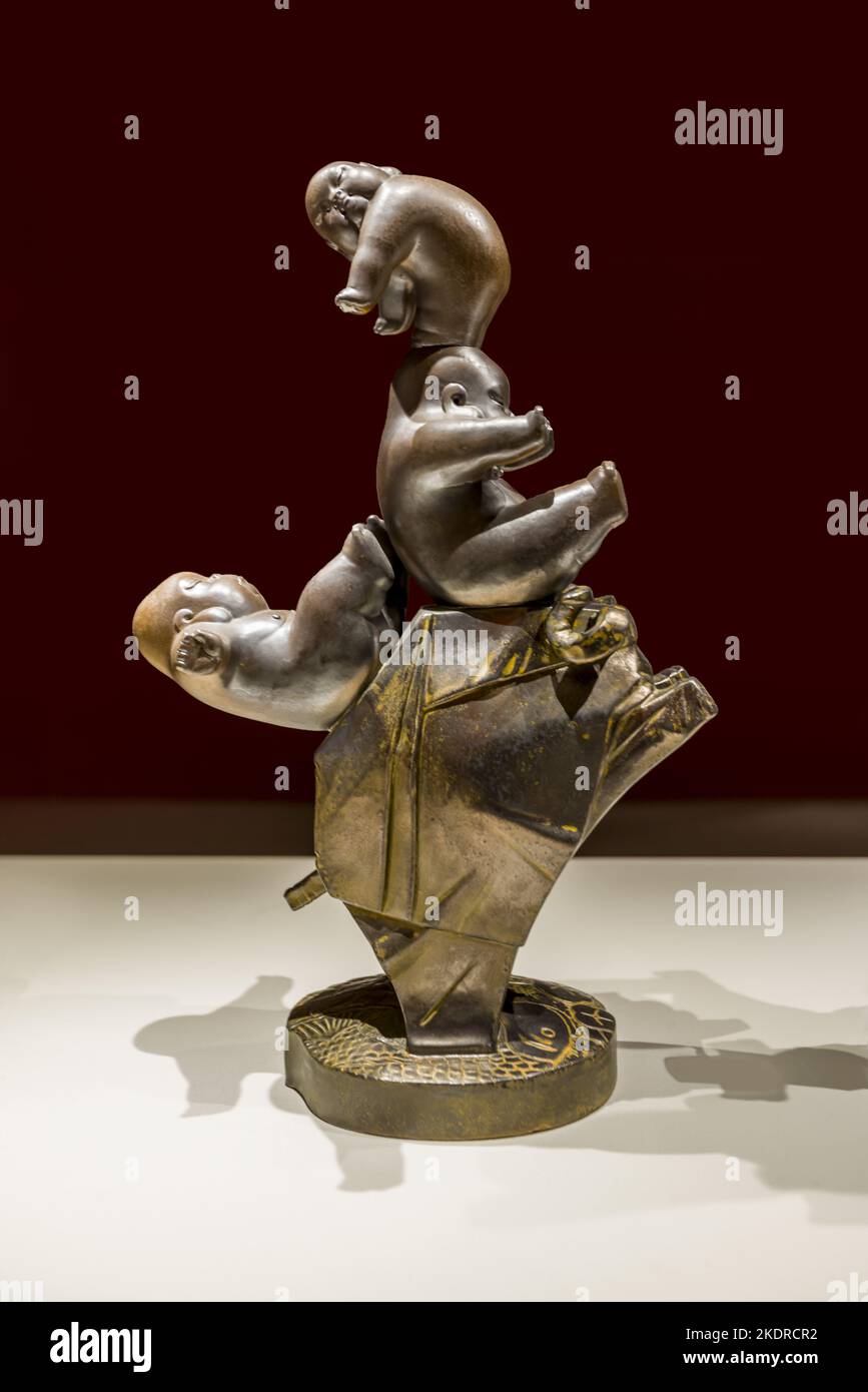 Chinese craft art gallery - ceramic - 2 Stock Photo - Alamy