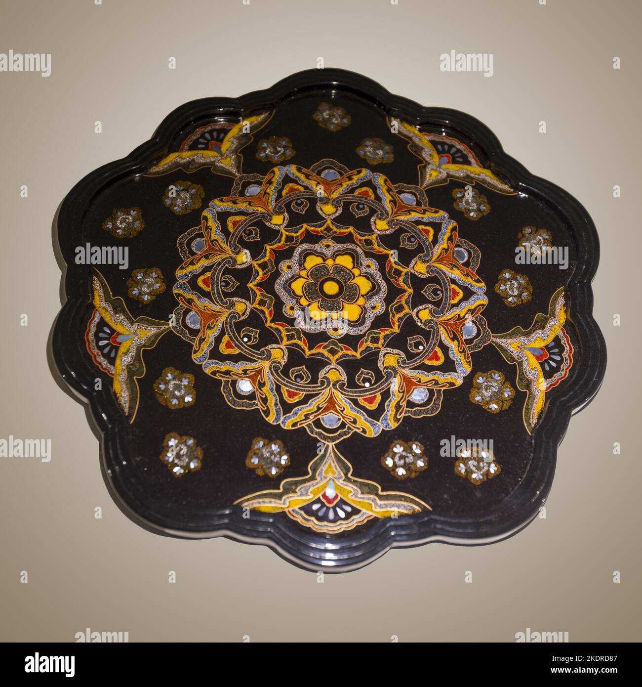 Lacquer artisans hi-res stock photography and images - Alamy