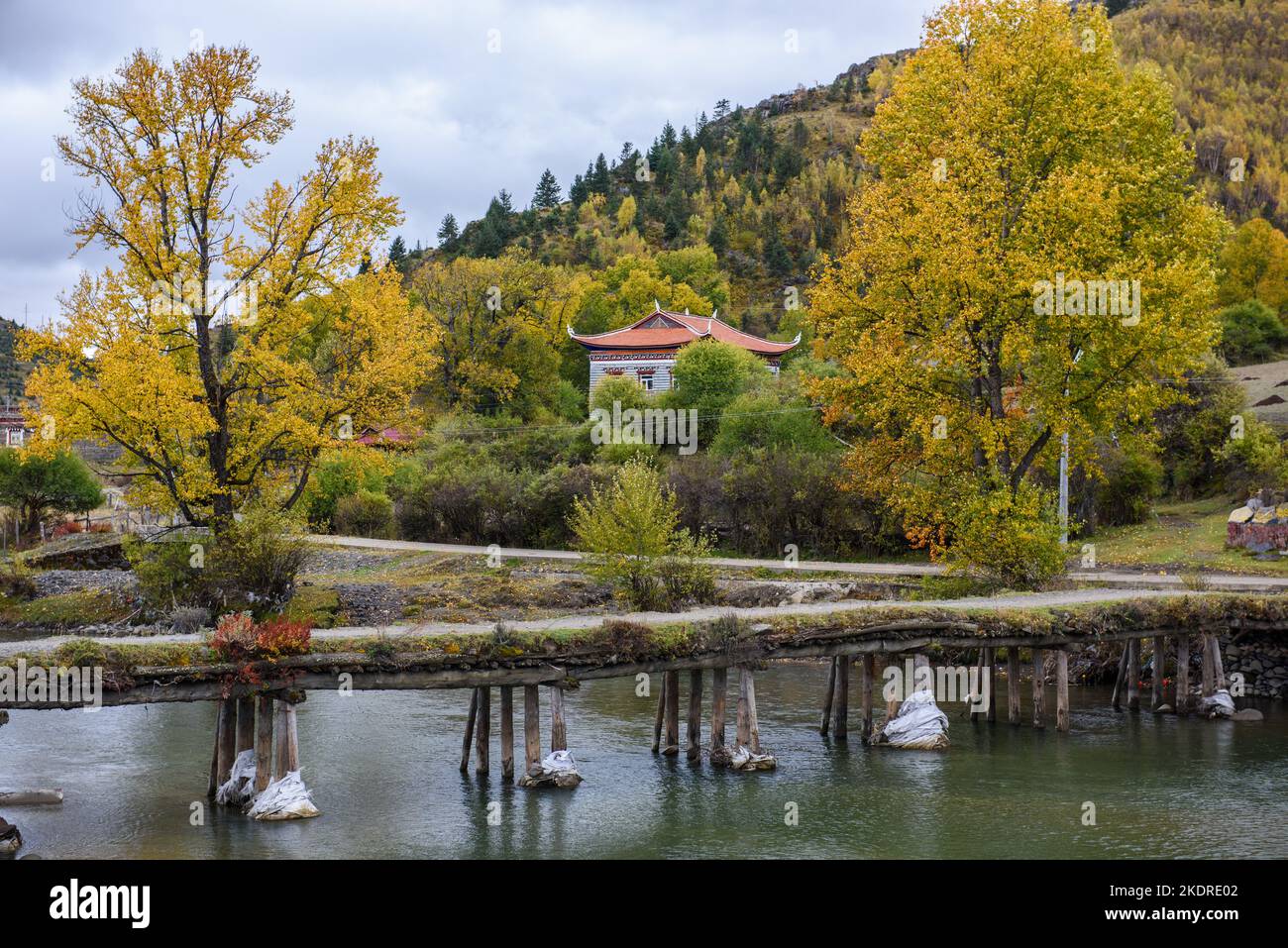 Sichuan xindu bridge town of autumn scenery Stock Photo - Alamy
