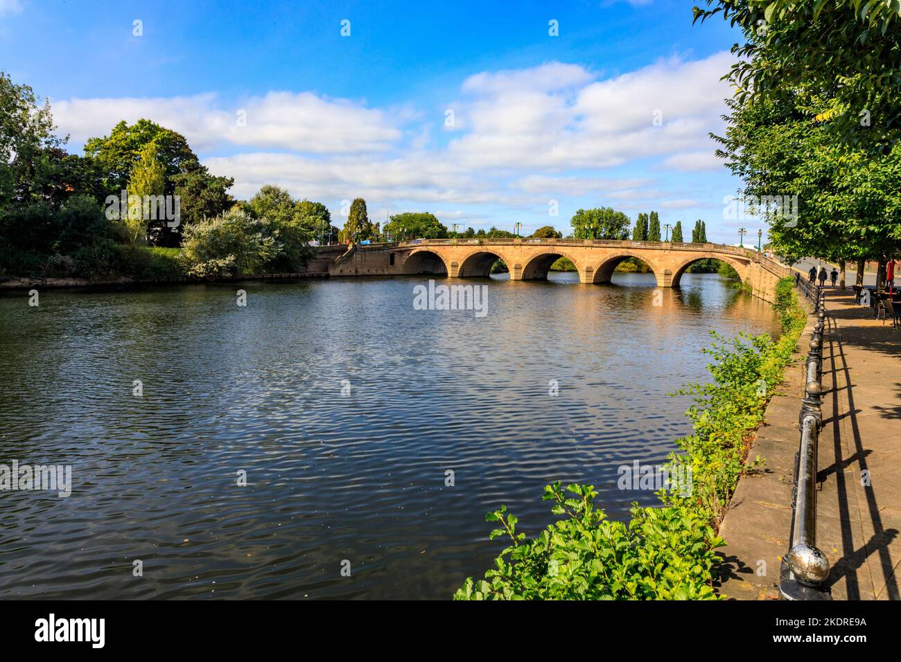 The town bridge over the River Severn in Worcester, Worcestershire ...