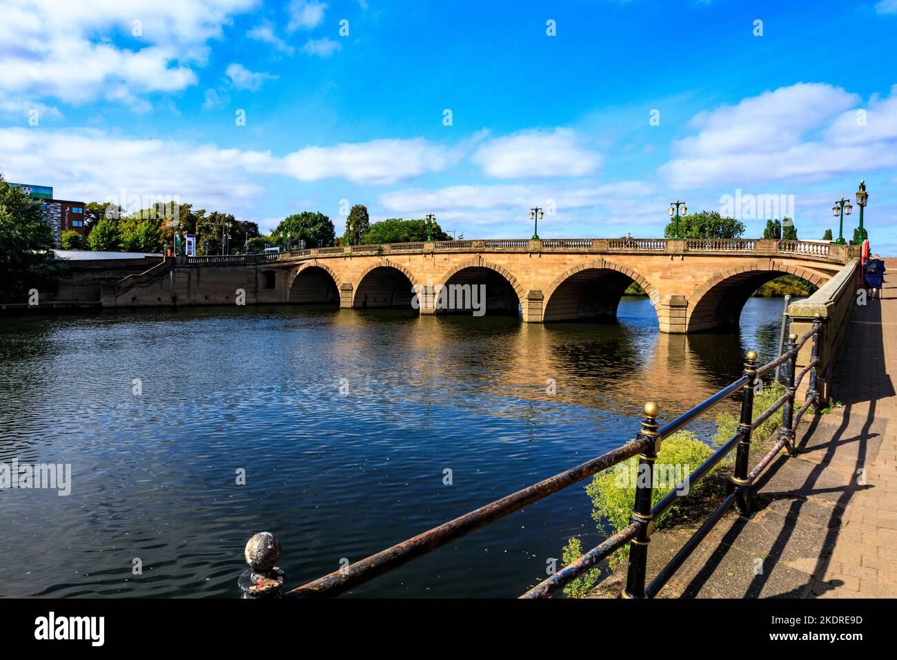 The town bridge over the River Severn in Worcester, Worcestershire ...