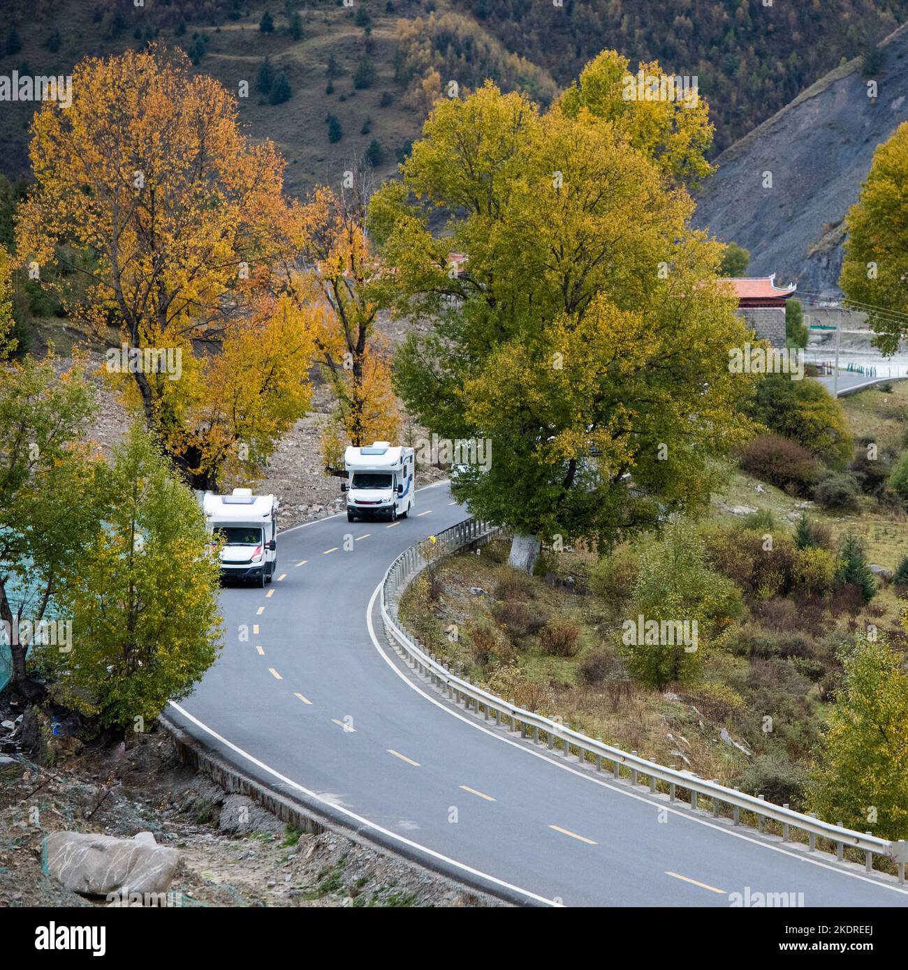 Tibetan scenery and tourist photography car hi-res stock photography ...