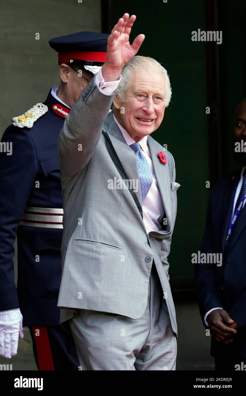 King charles iii waving hi-res stock photography and images - Alamy