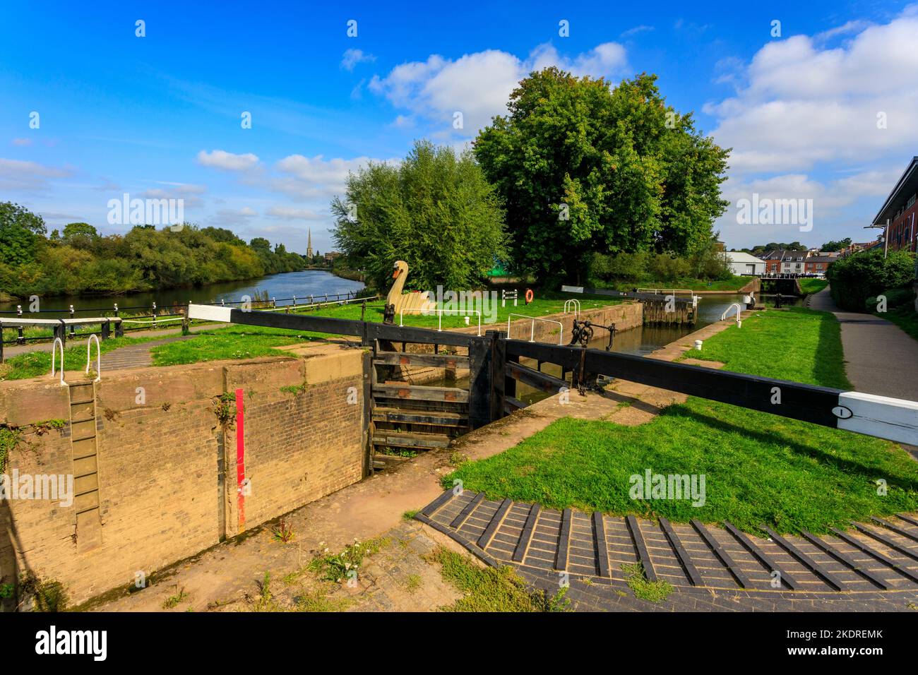 Diglis Locks in Worcester are where the Worcester & Birmingham Canal meets the River Severn ...