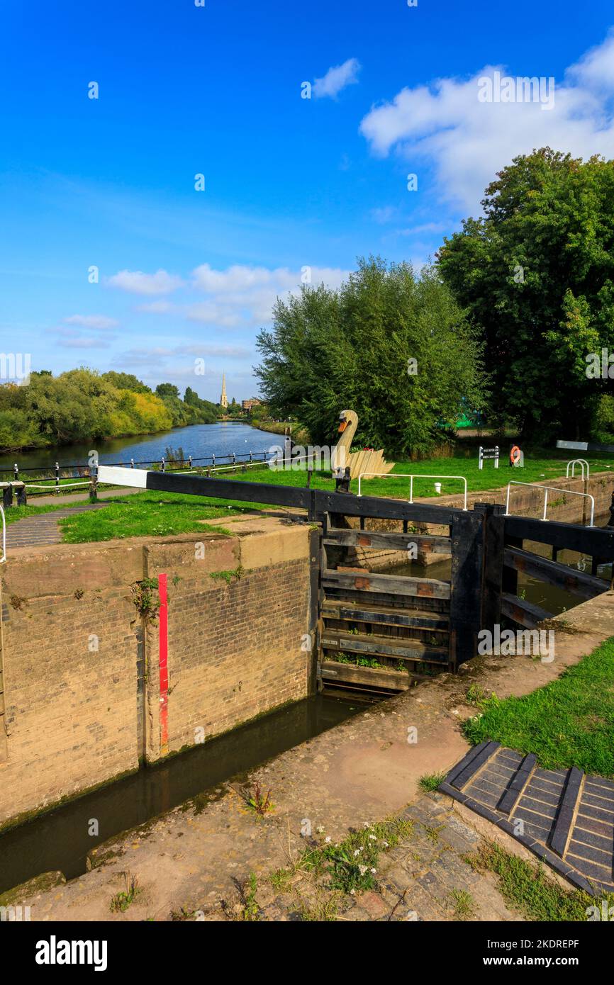 Diglis Locks in Worcester are where the Worcester & Birmingham Canal meets the River Severn ...