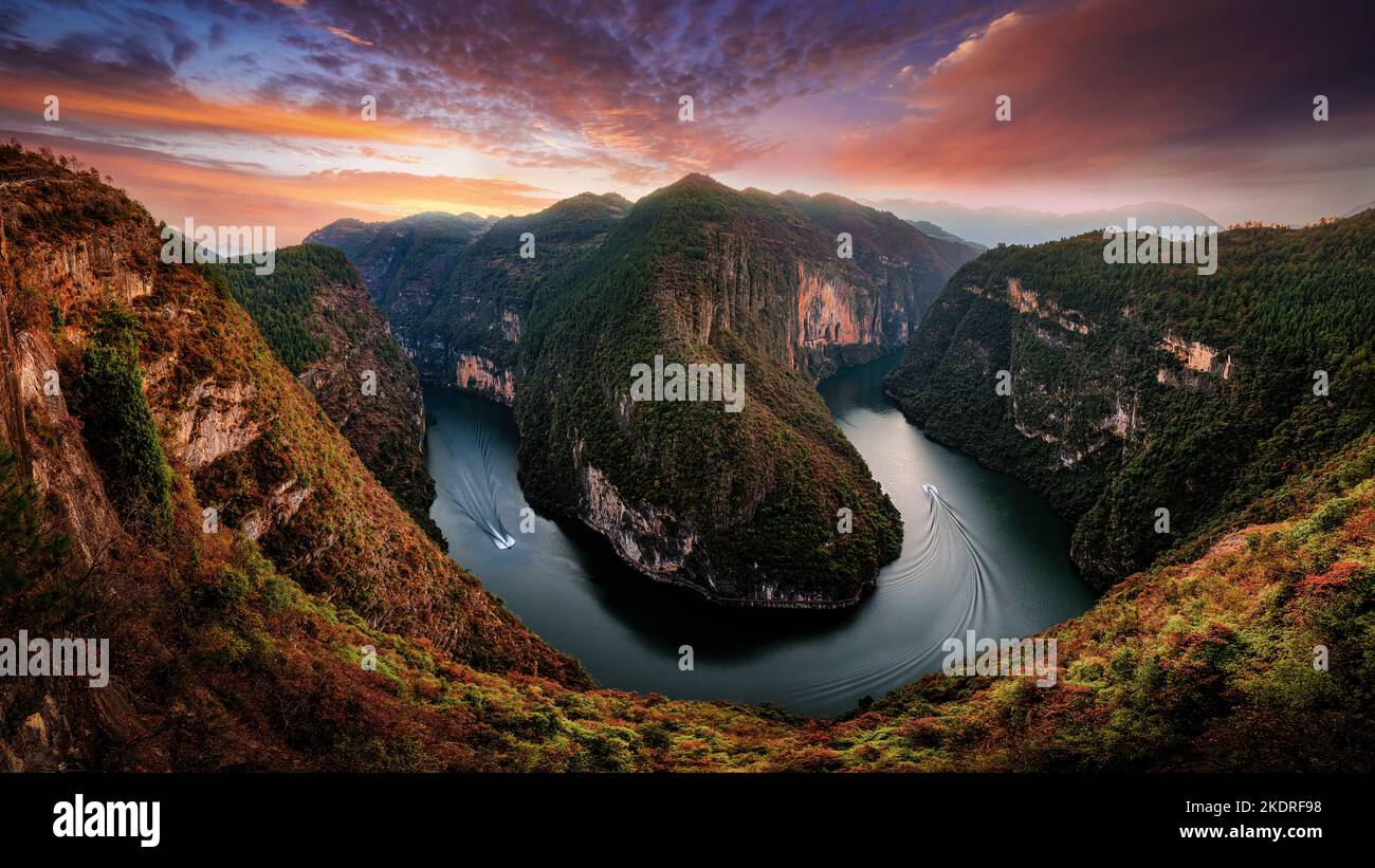 Chongqing three gorges scenery - small fish head bay Stock Photo - Alamy