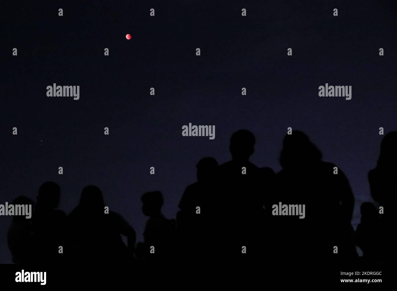 Manila, Philippines. 8th Nov, 2022. People watch a total lunar eclipseÂ ...