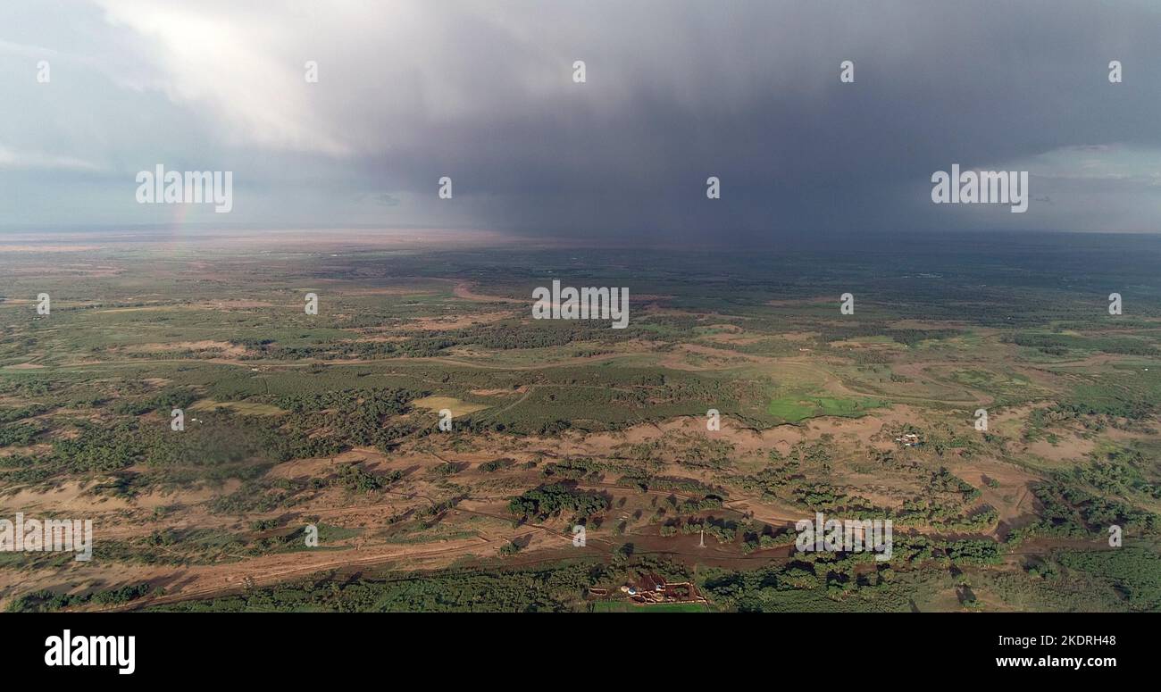 Inner Mongolia mesozoic-cenozoic miracles: half sunny rain, dark clouds ...