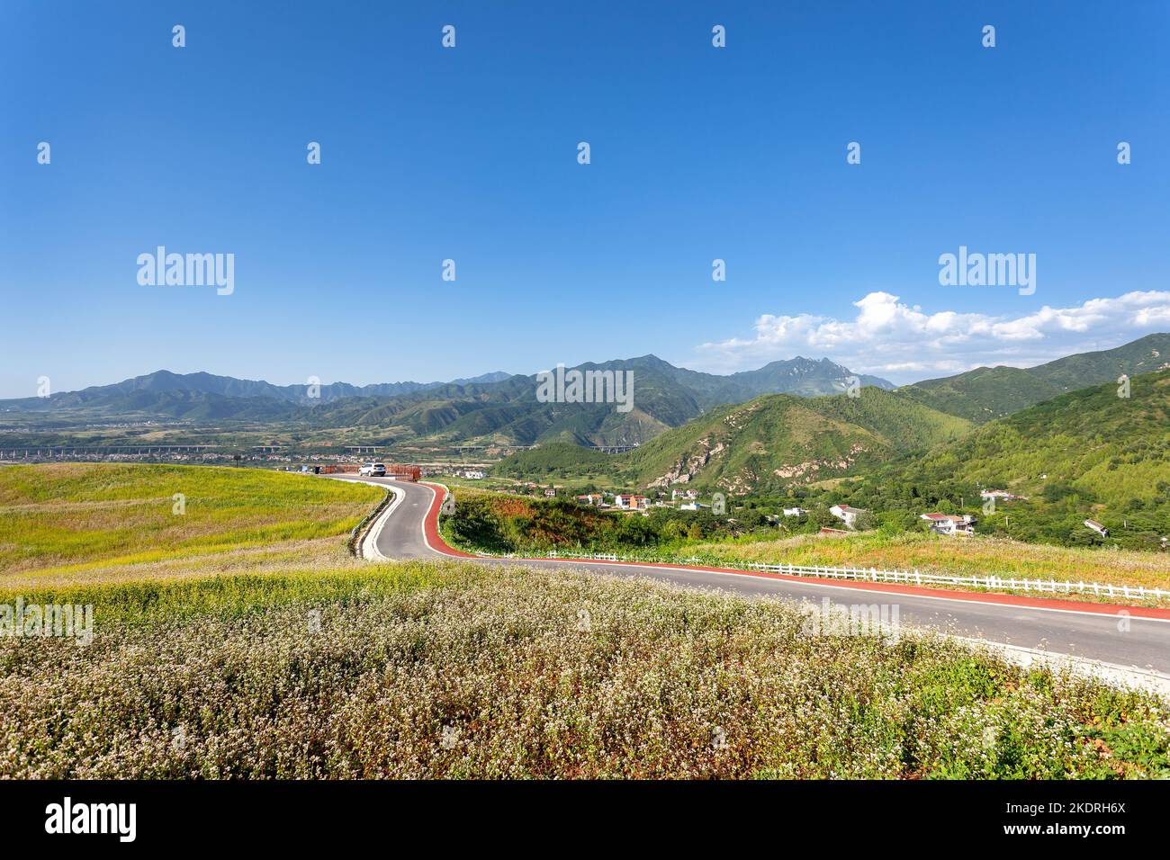 Shaanxi qinling mountain tourist road Stock Photo - Alamy