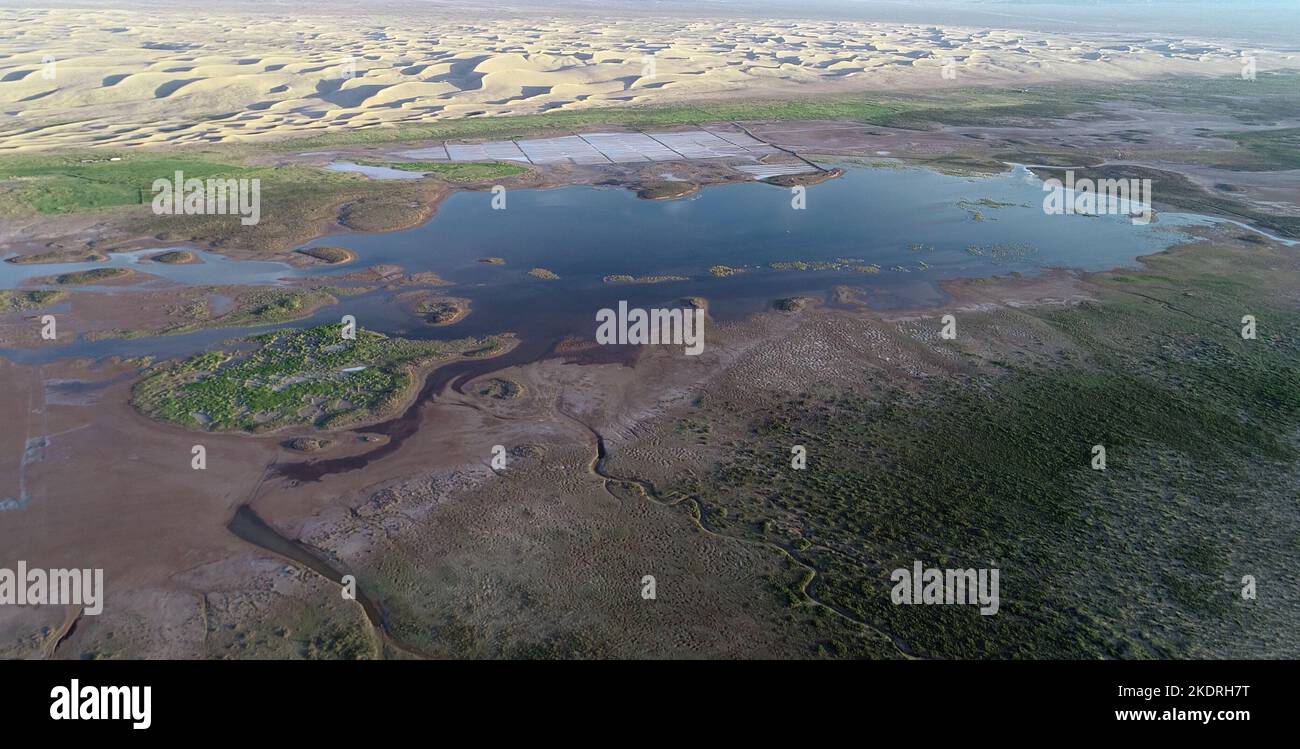 La shan right flag: the badain jaran desert scenery Stock Photo - Alamy