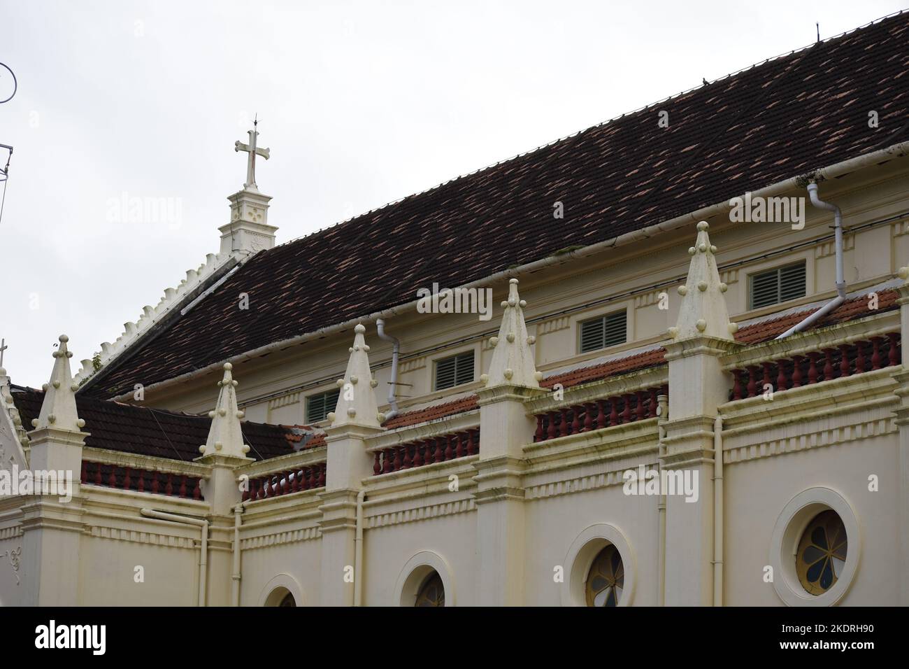 Side view of the Santa Cruz Basilica in Fort Kochi, Kochi, Kerala Stock ...