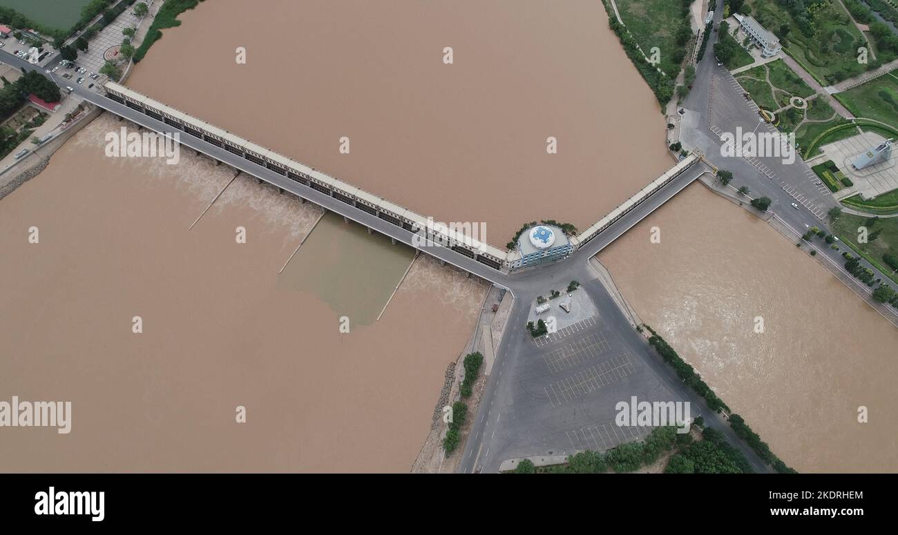 On the first gate: Huang Hesan male national water conservancy scenic ...