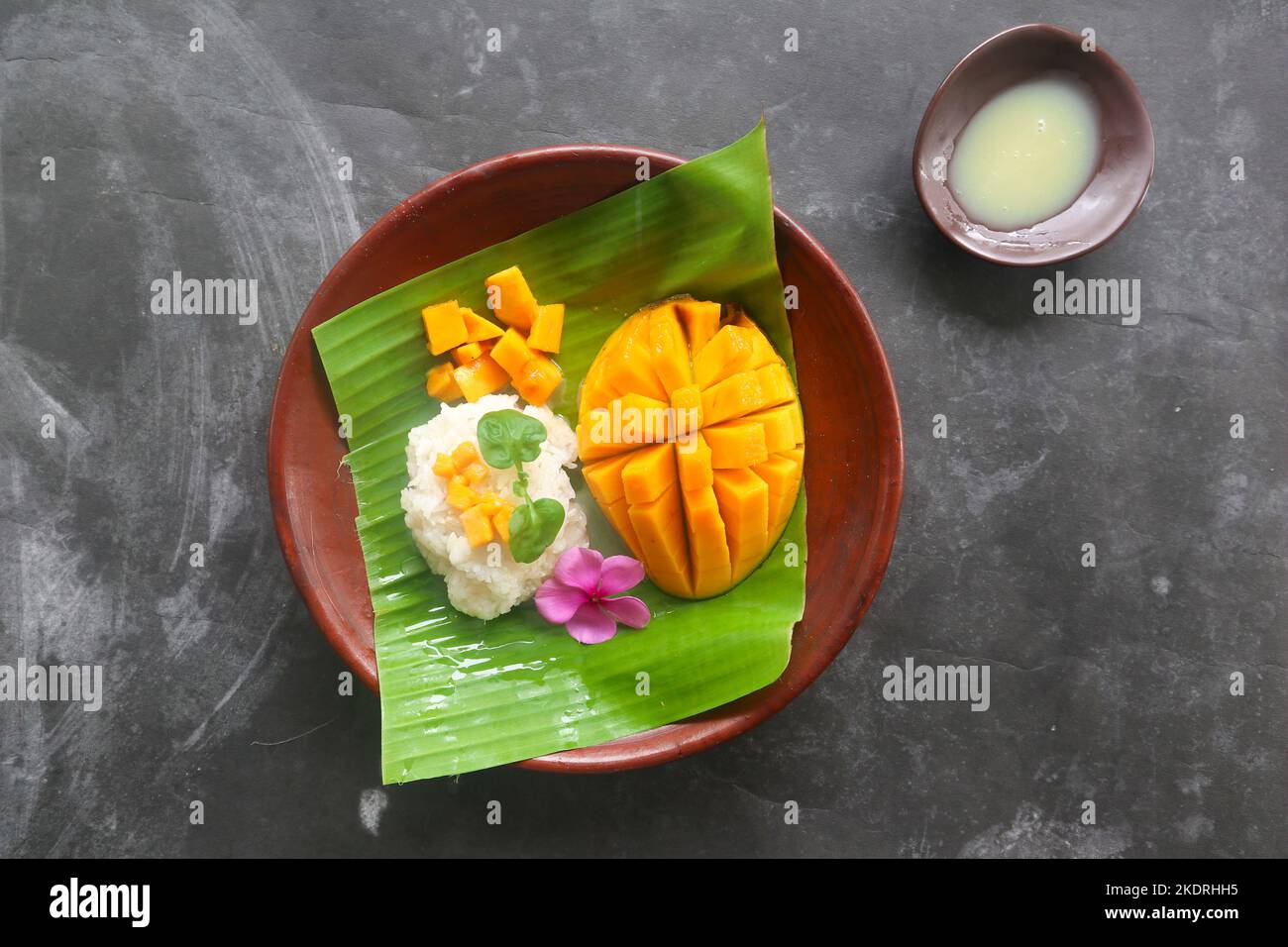 mango sticky rice is Thai dessert made of sticky rice, mango and ...