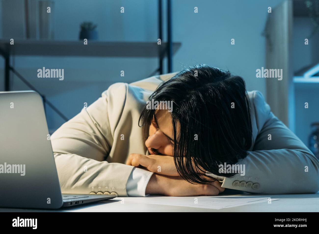 Man sleeping computer hi-res stock photography and images - Alamy