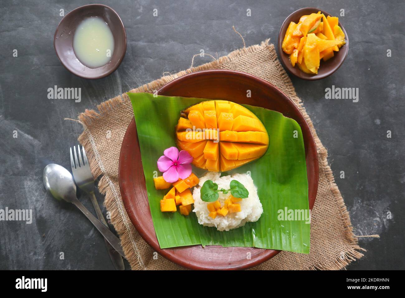 mango sticky rice is Thai dessert made of sticky rice, mango and ...