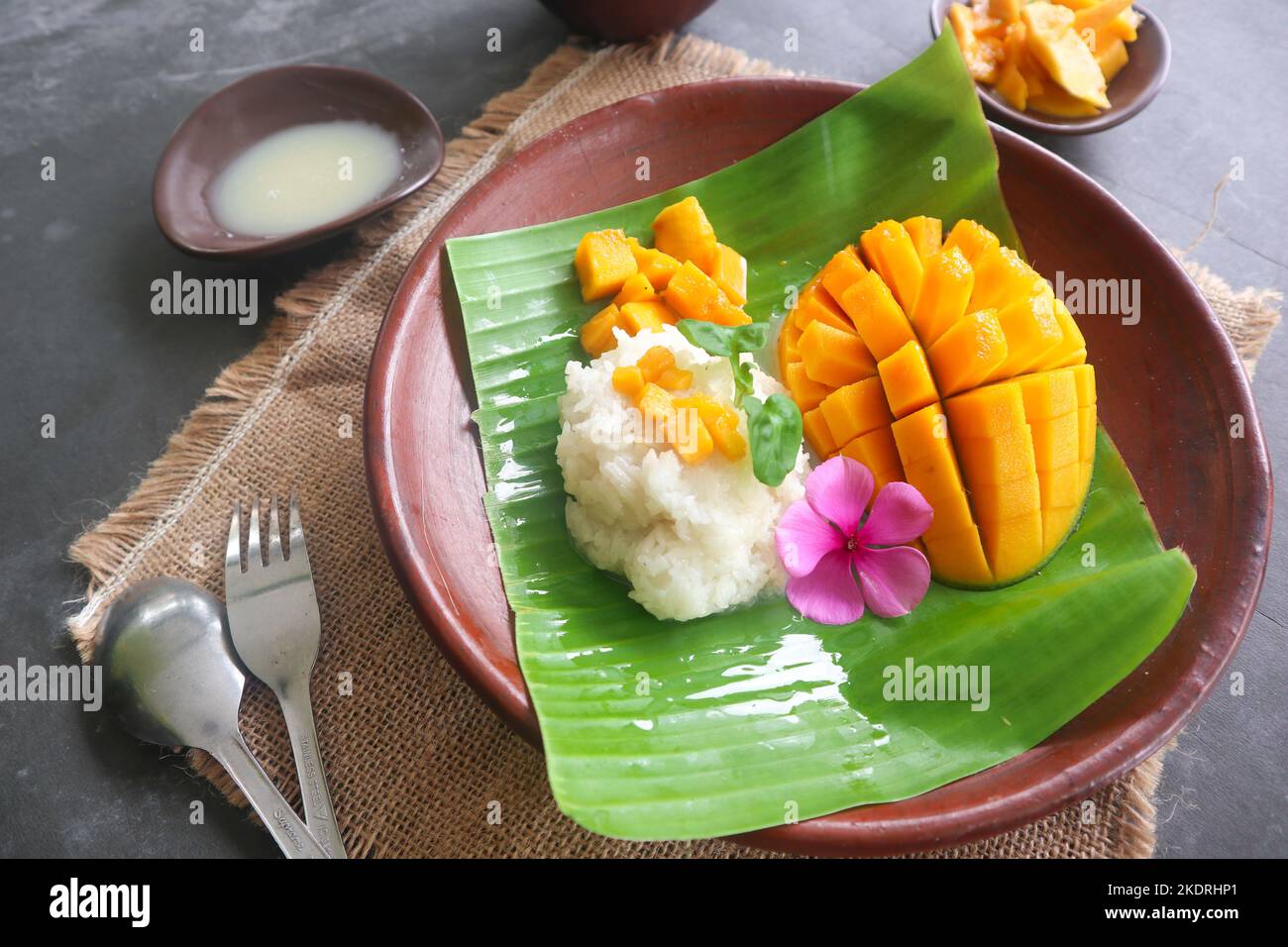 mango sticky rice is Thai dessert made of sticky rice, mango and ...