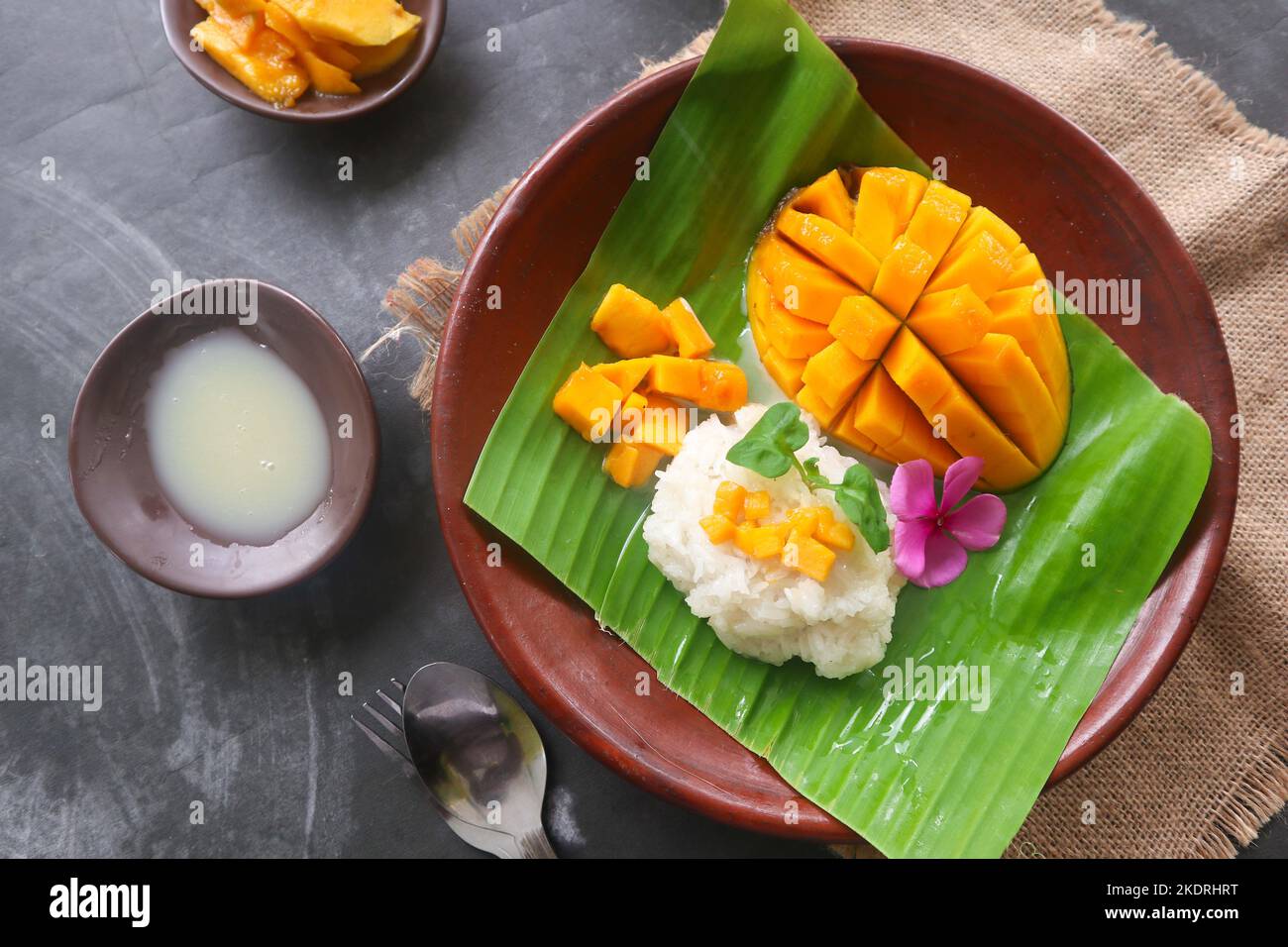 mango sticky rice is Thai dessert made of sticky rice, mango and ...