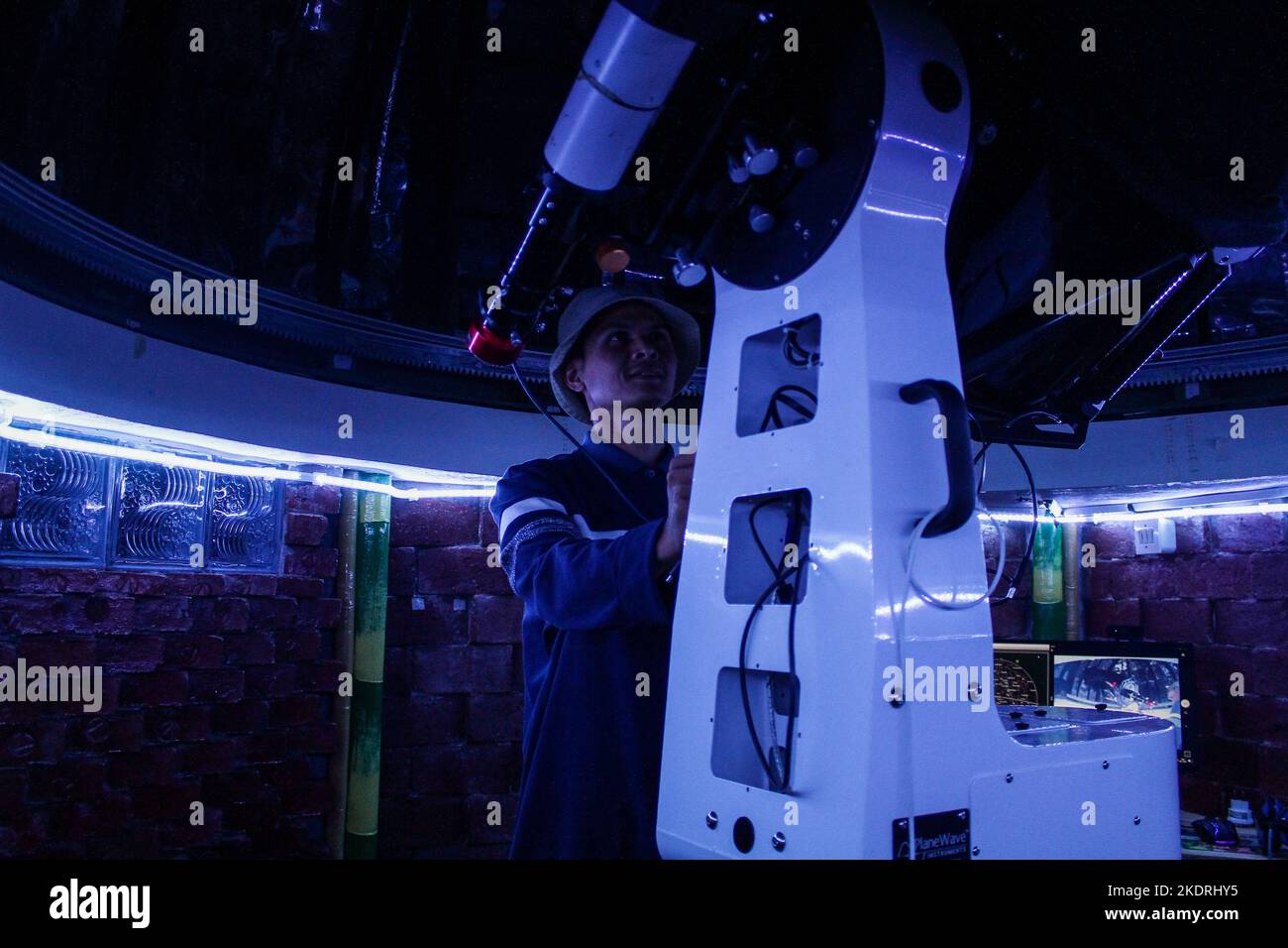 Bandung, West Java, Indonesia. 8th Nov, 2022. Officers operated a telescope to observe the phase ...