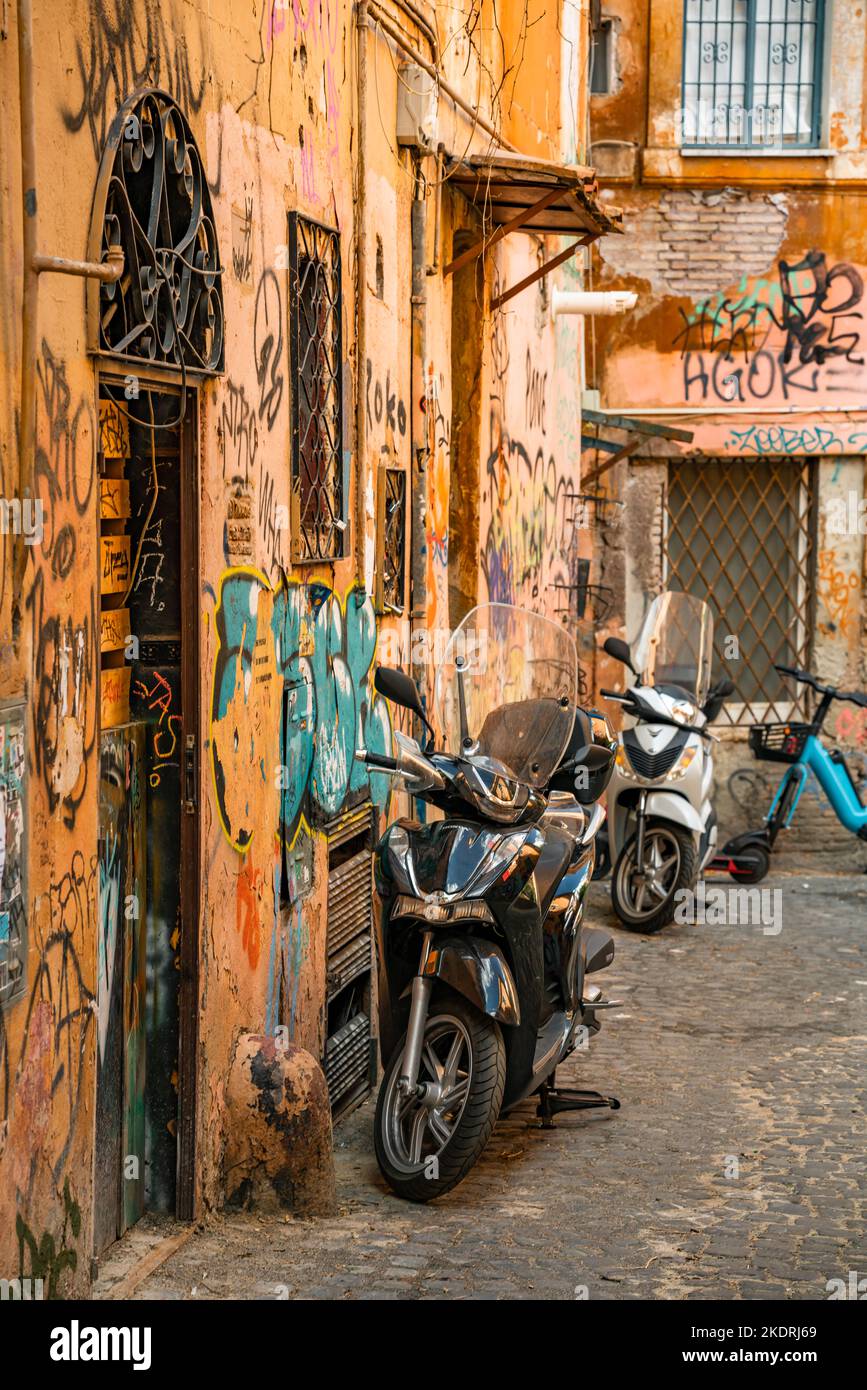 Roman cobbled streets hi-res stock photography and images - Alamy