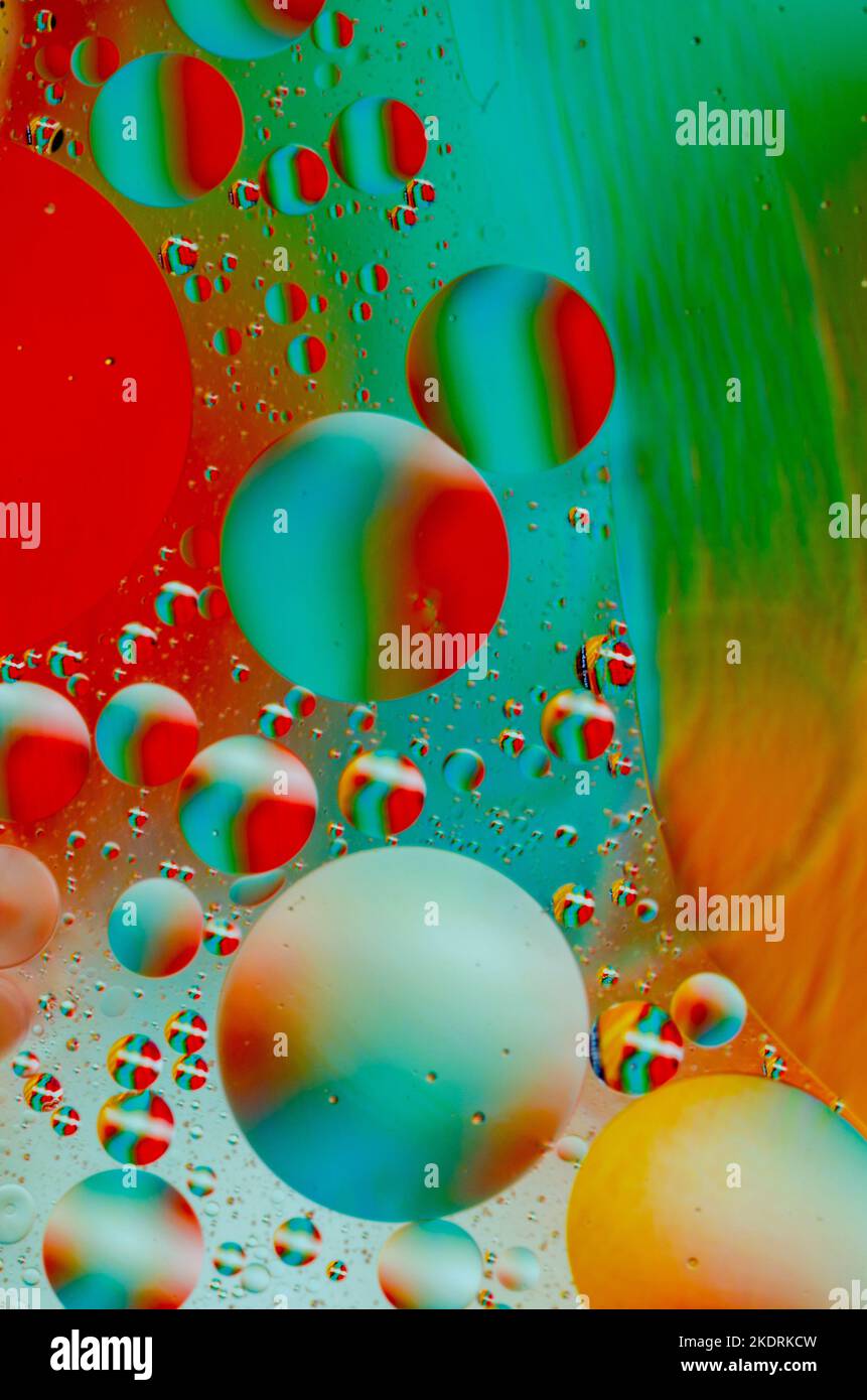 Oil patterns in water hi-res stock photography and images - Alamy