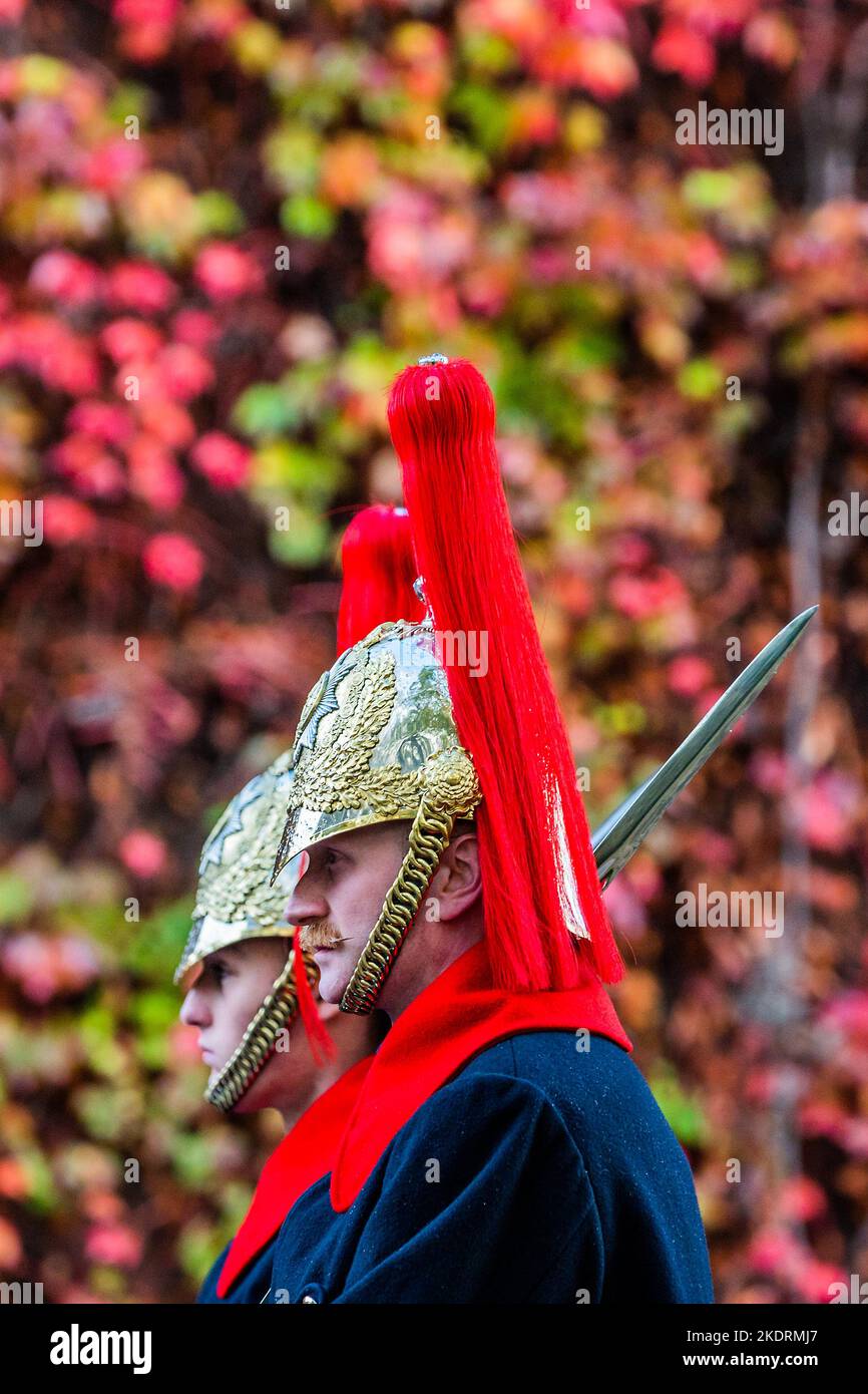 London, UK. 8th Nov, 2022. Changing the Guard at Horse Guards in wet ...