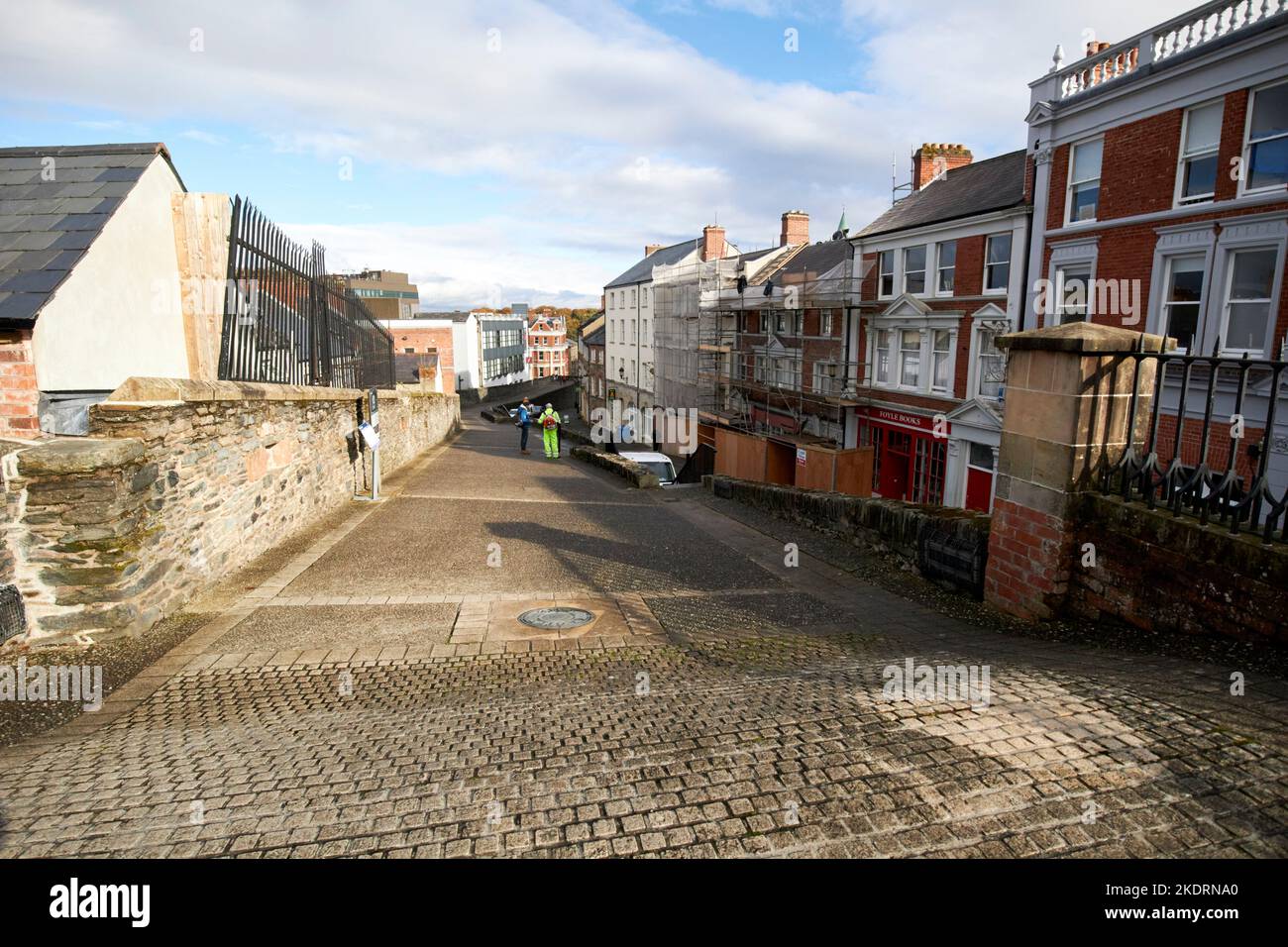 looking down derrys walls from the top of castle gate derry londonderry ...