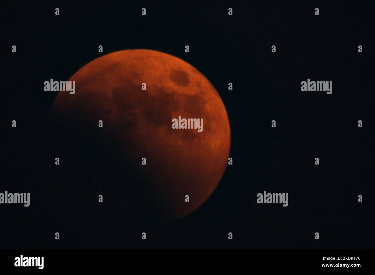 (221108) -- BEIJING, Nov. 8, 2022 (Xinhua) -- The moon is seen during a ...