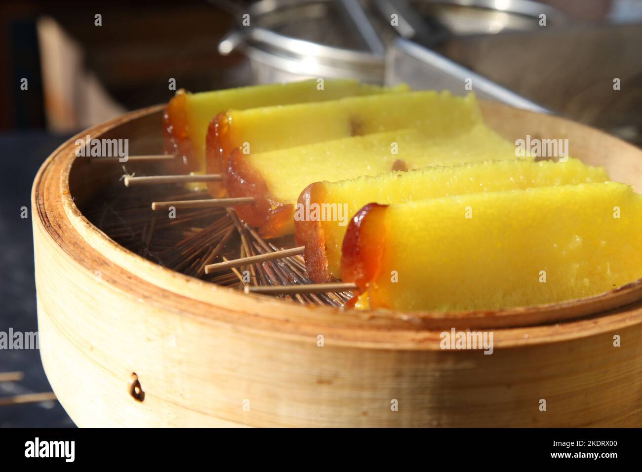 Lens zhen cake hi-res stock photography and images - Alamy