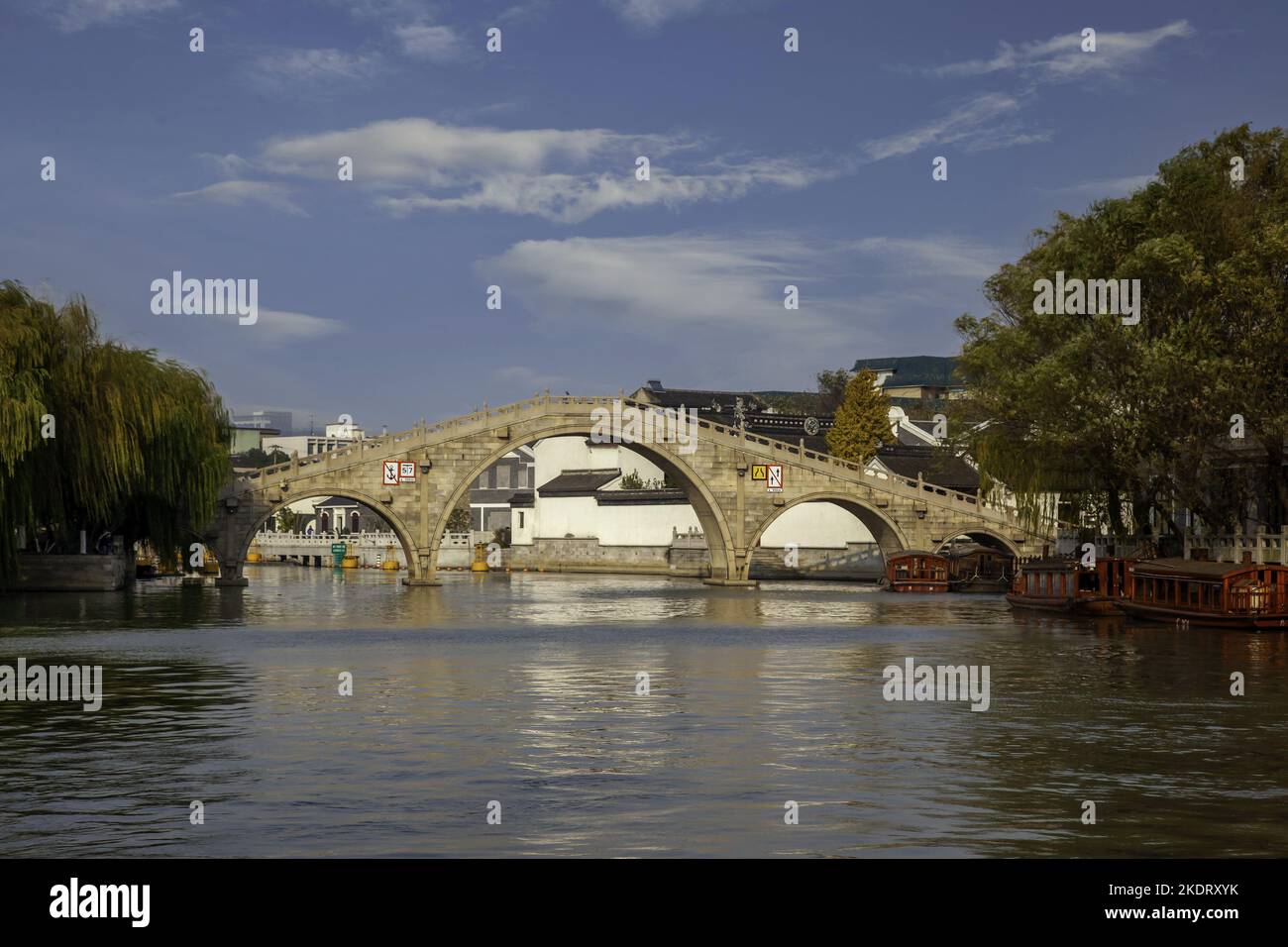 Suzhou wu gate bridge Stock Photo - Alamy