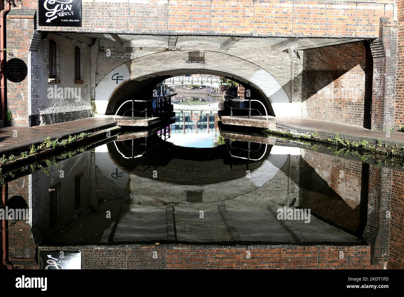 Farmers bridge locks hi-res stock photography and images - Alamy