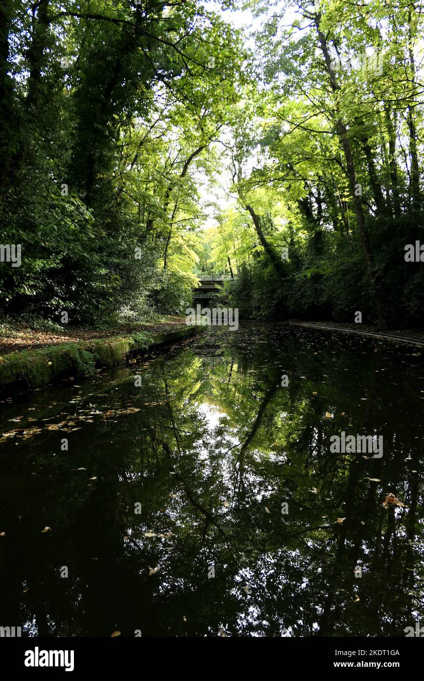 Canal holiday. Peaceful beautiful views Stock Photo - Alamy