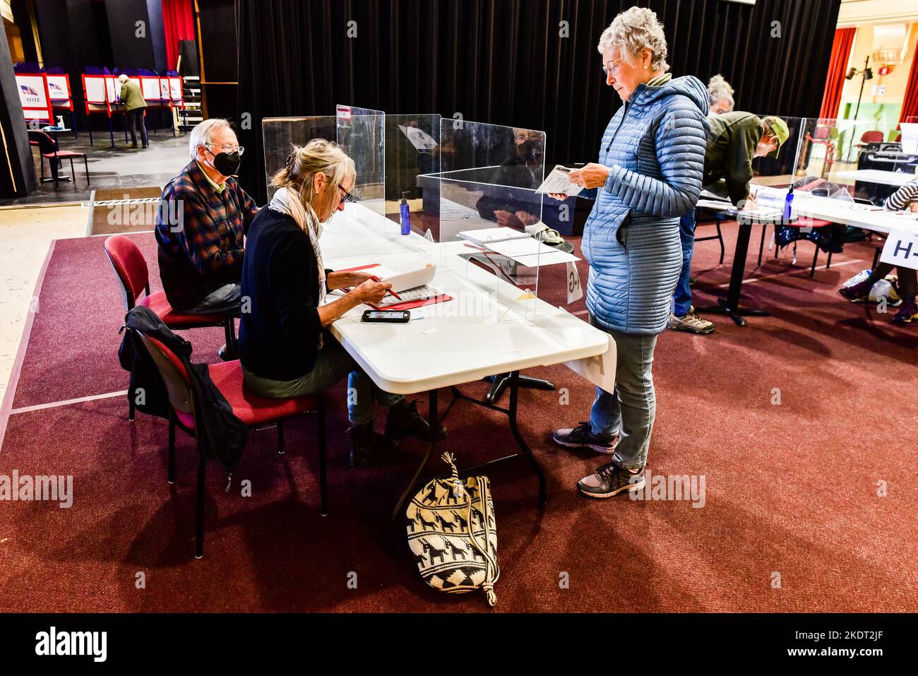 How voting is done in the usa hi-res stock photography and images - Alamy