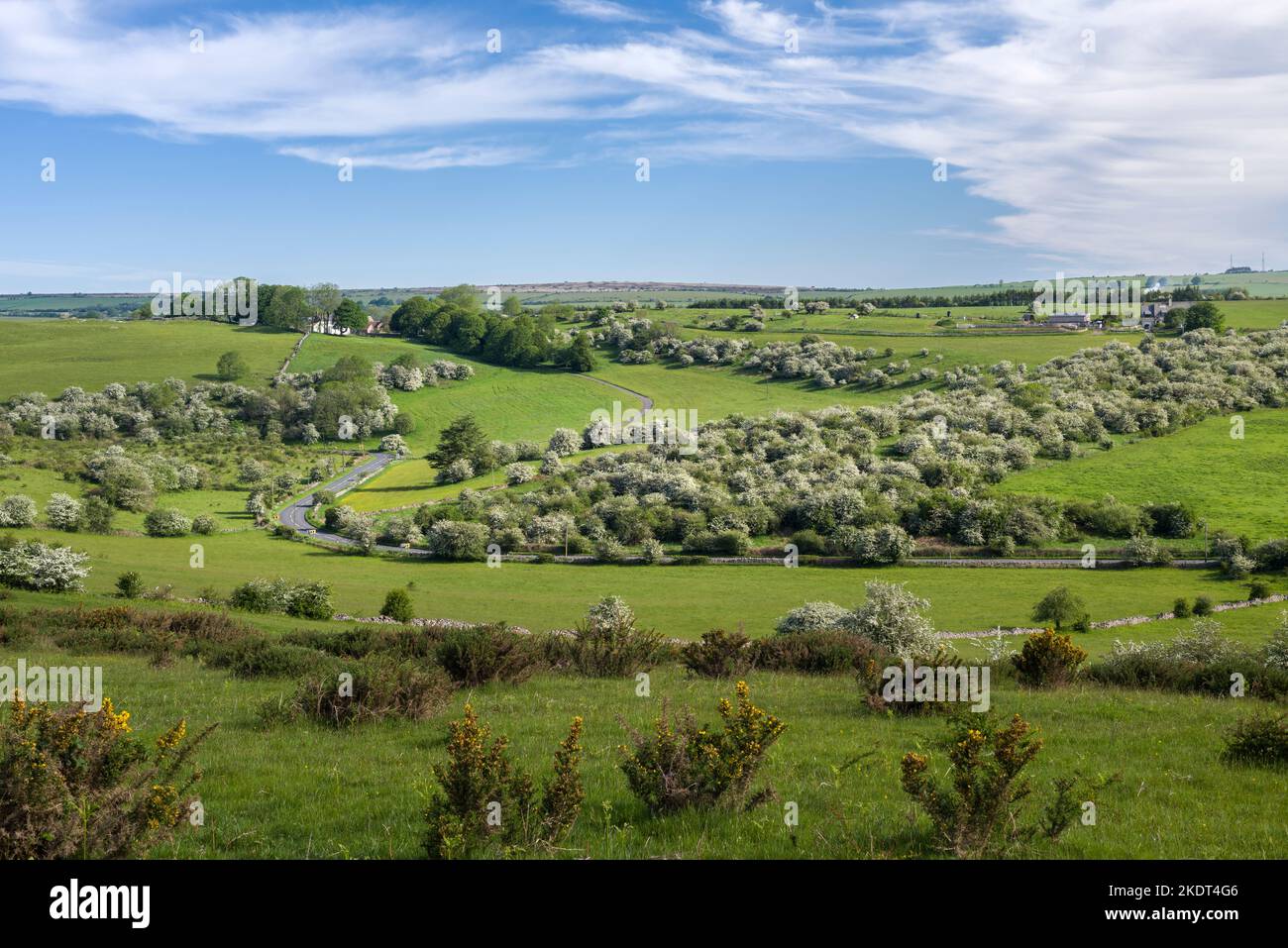 The Cliff Road at the top of Cheddar Gorge winding its way through ...