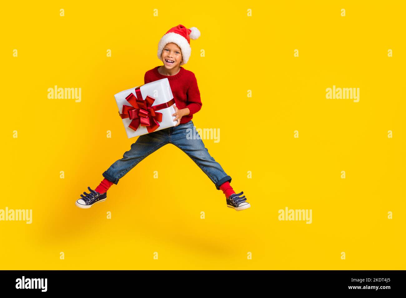 Full size photo of charming small jumping hold christmas gift box ...