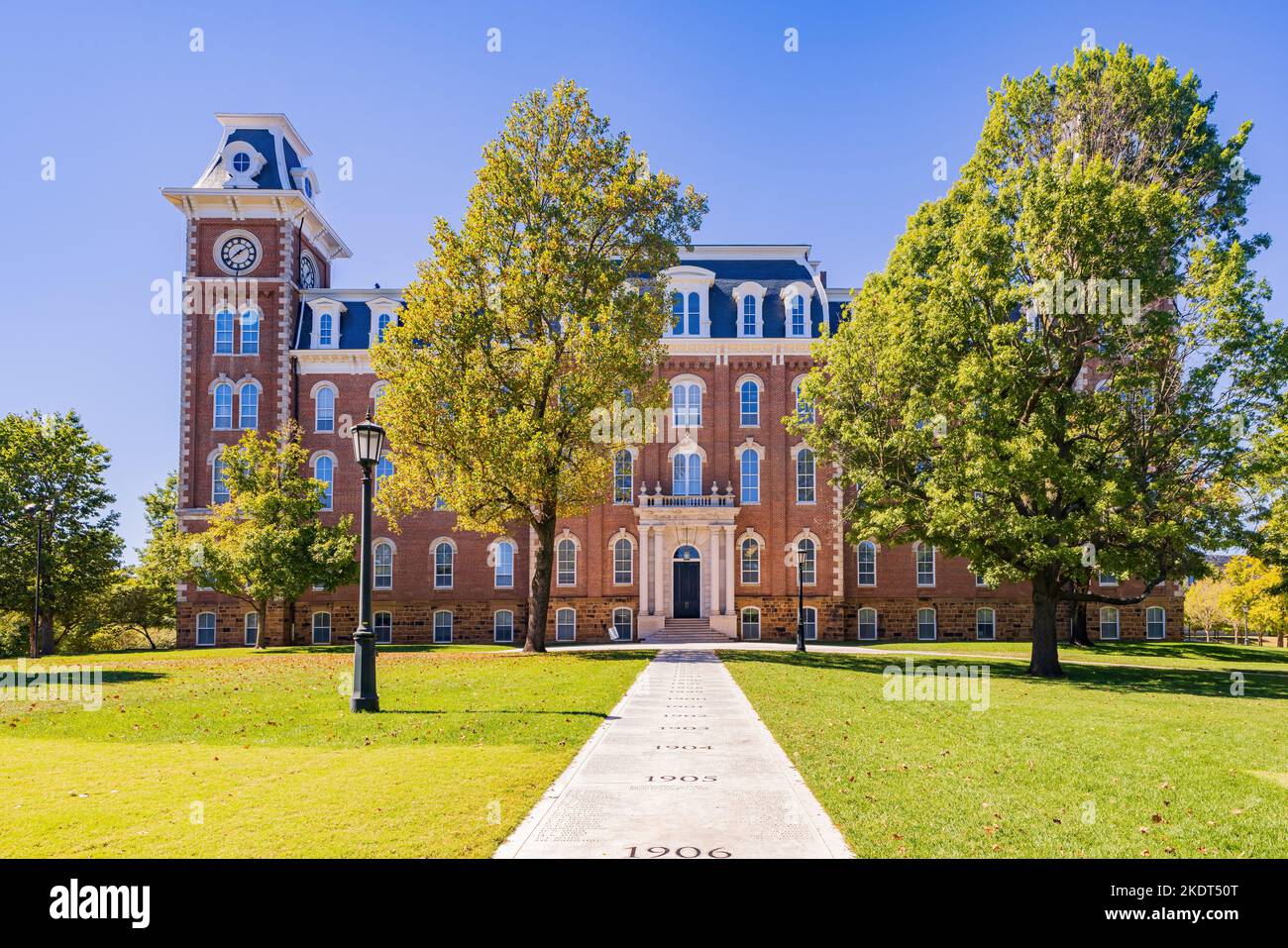 Old main arkansas hi-res stock photography and images - Alamy