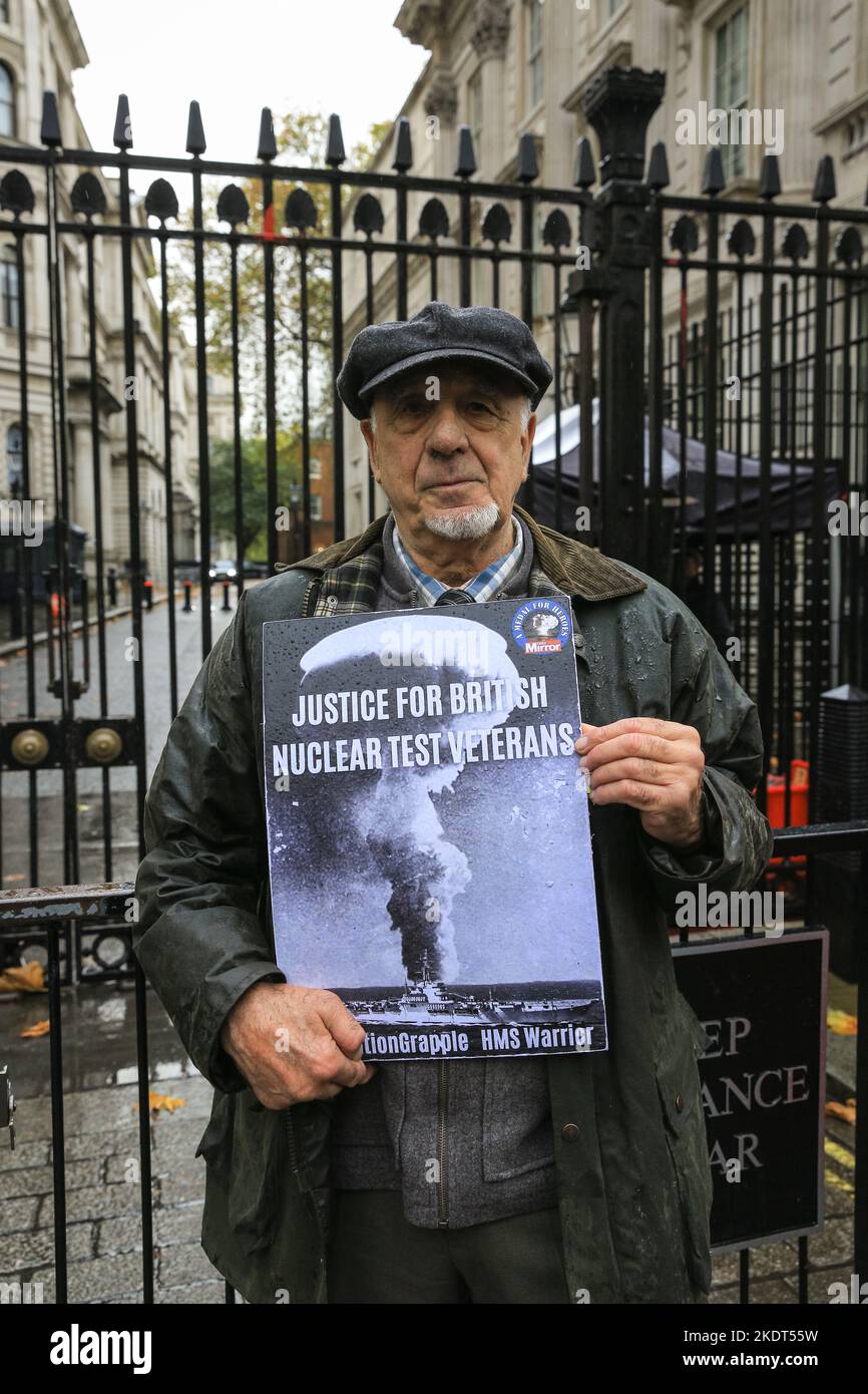 Nuclear bomb test british hi-res stock photography and images - Alamy