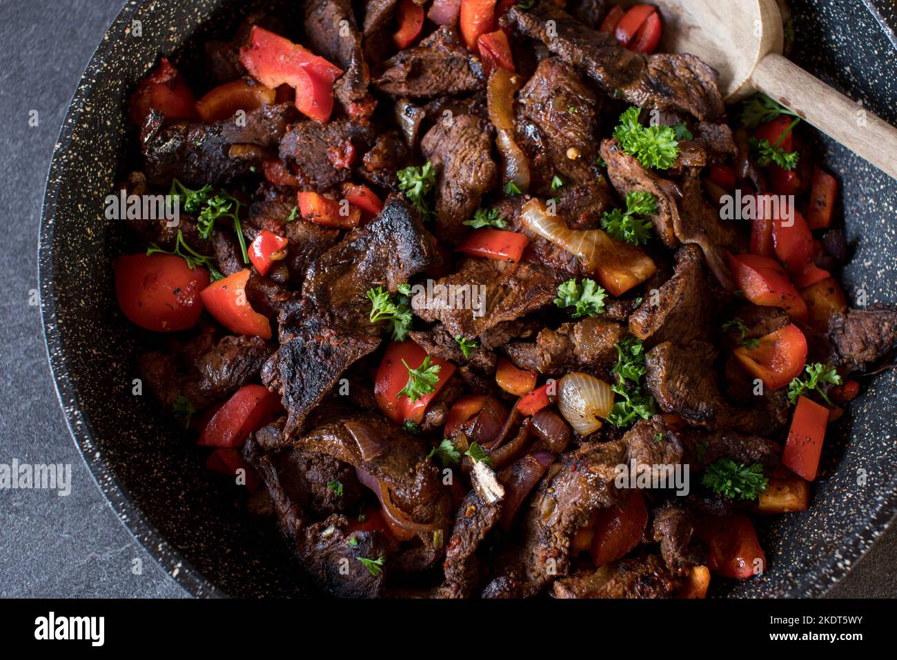 Stir fried beef with vegetables in a frying pan Stock Photo - Alamy