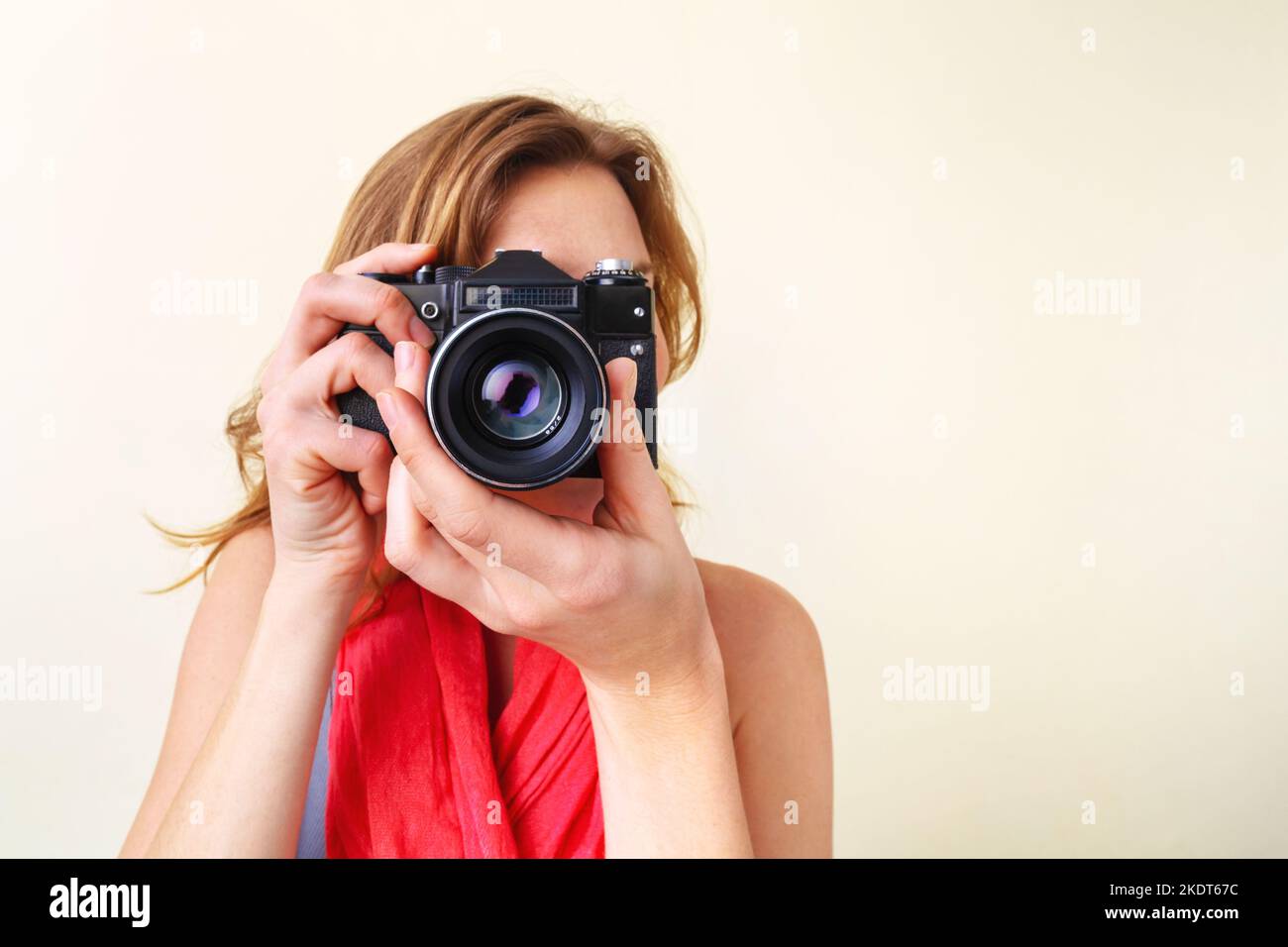 Photographer camera portrait viewfinder hi-res stock photography and ...