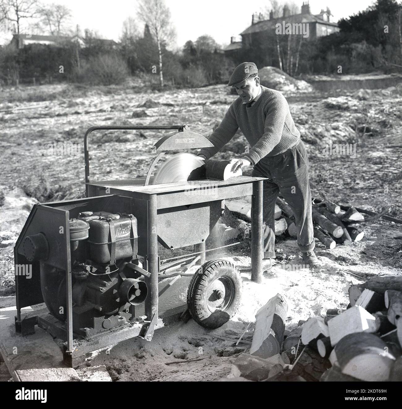 Master site sawbench hi-res stock photography and images - Alamy