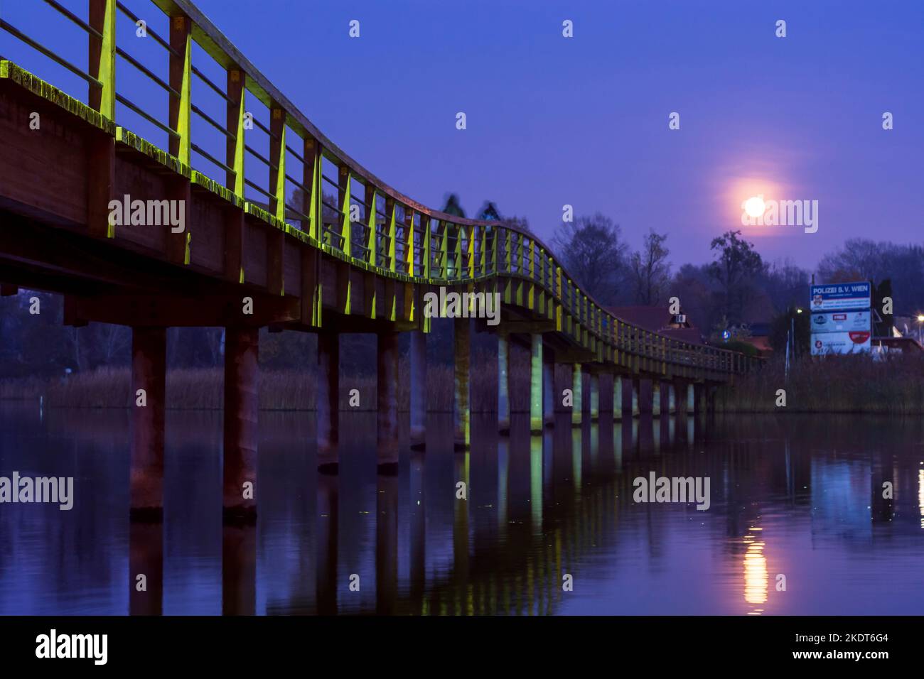 Wien, Vienna: full moon above oxbow lake Untere Alte Donau, bridge ...