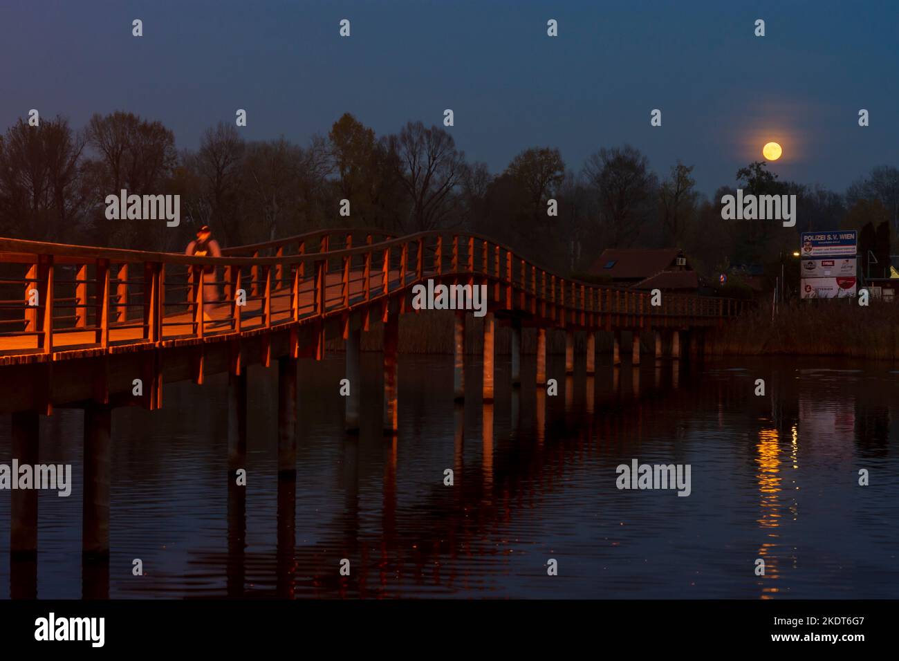 Wien, Vienna: full moon above oxbow lake Untere Alte Donau, bridge ...