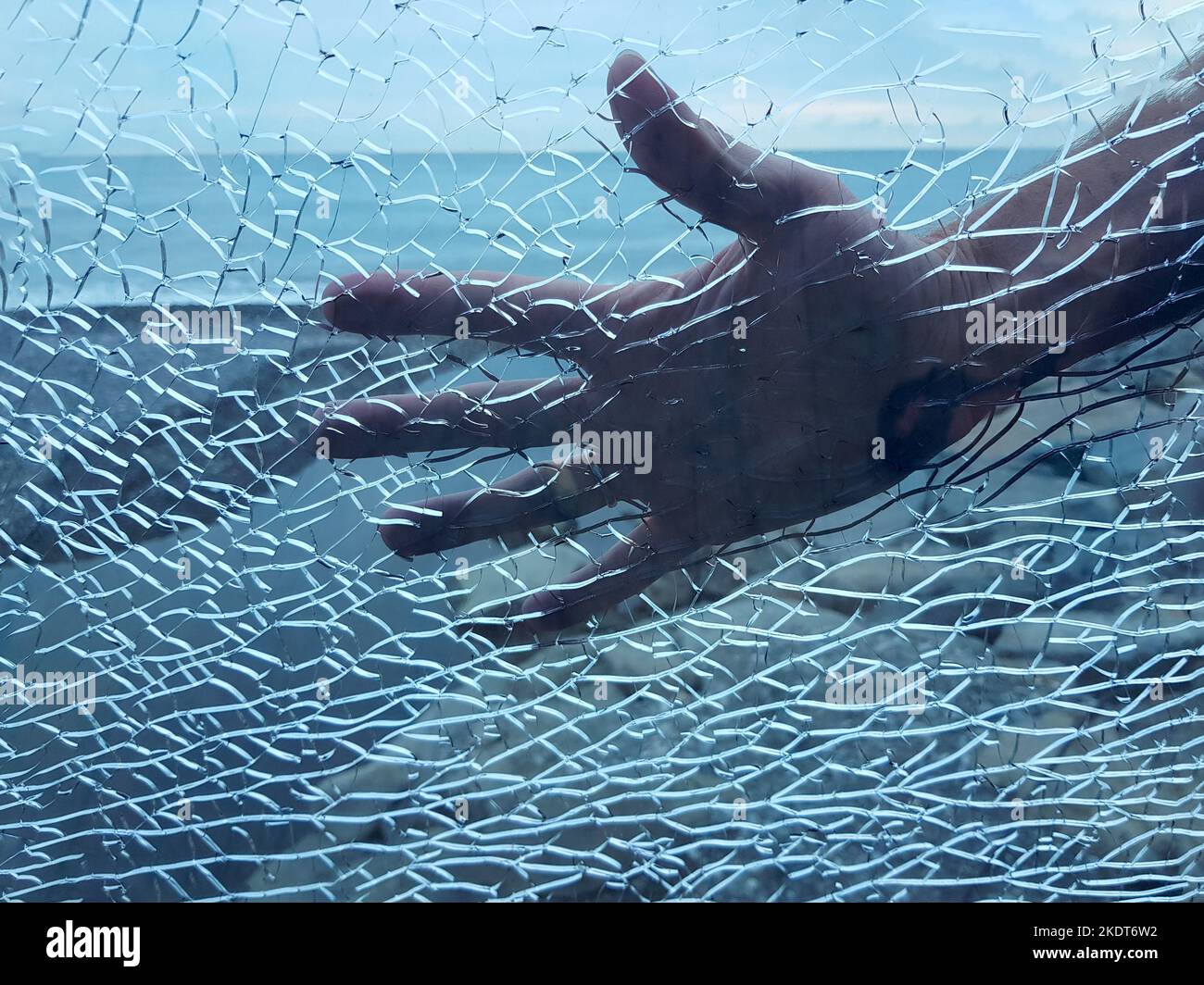 Shattered hand mirror hi-res stock photography and images - Alamy