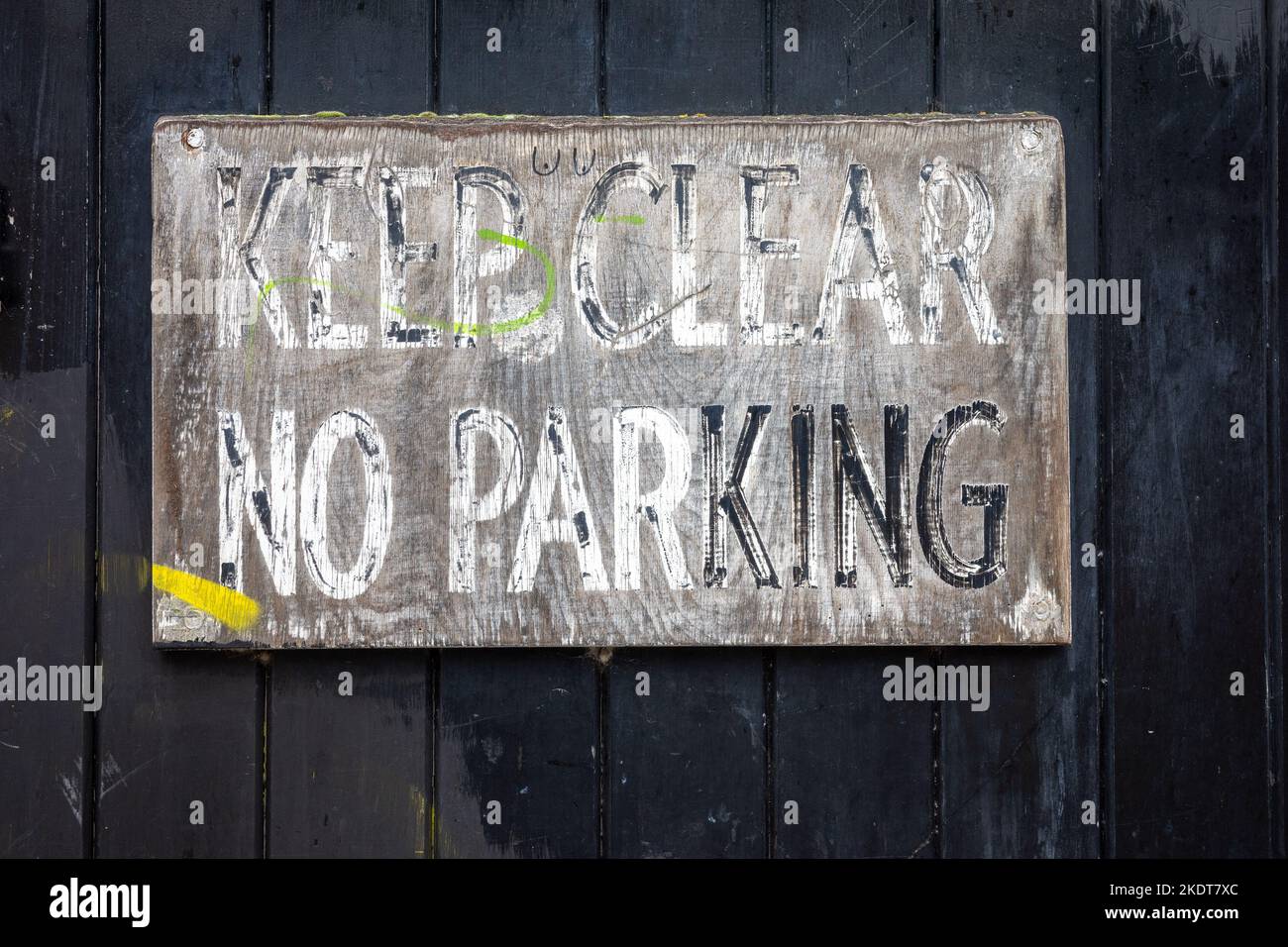 Peeling paint no parking sign Stock Photo - Alamy