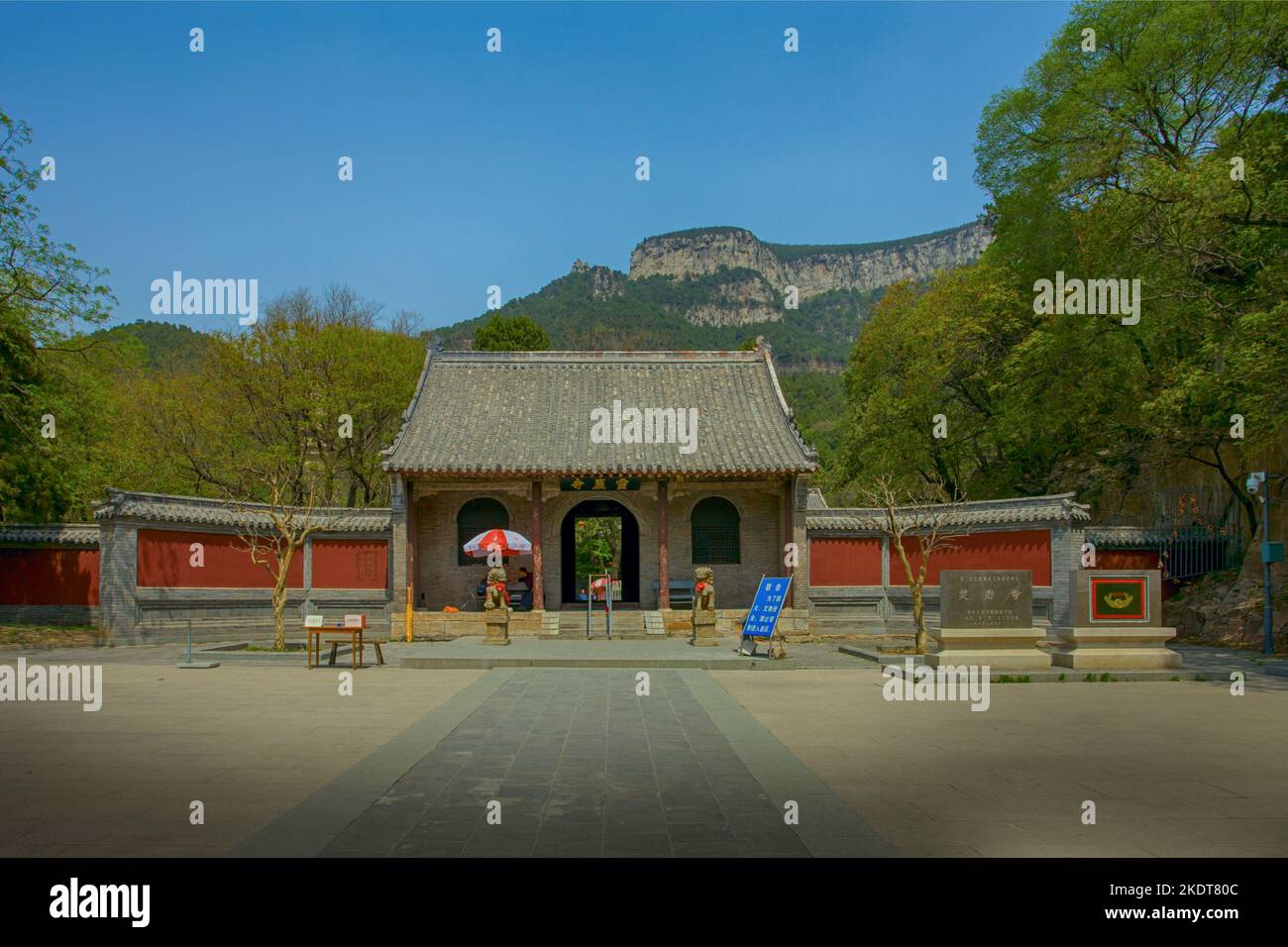 Lingyan temple nine mountain Stock Photo - Alamy