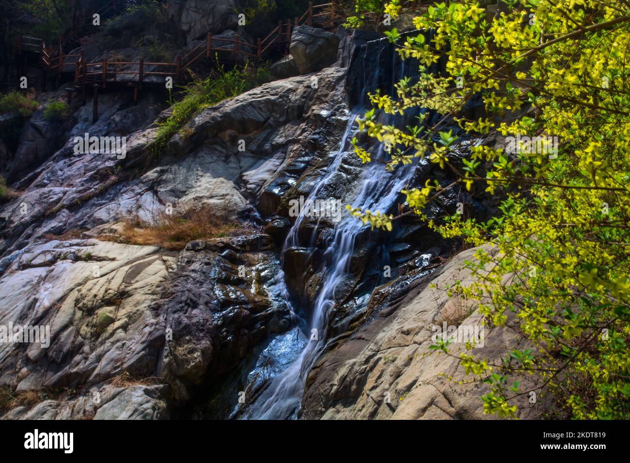 Lingyan temple nine mountain Stock Photo - Alamy