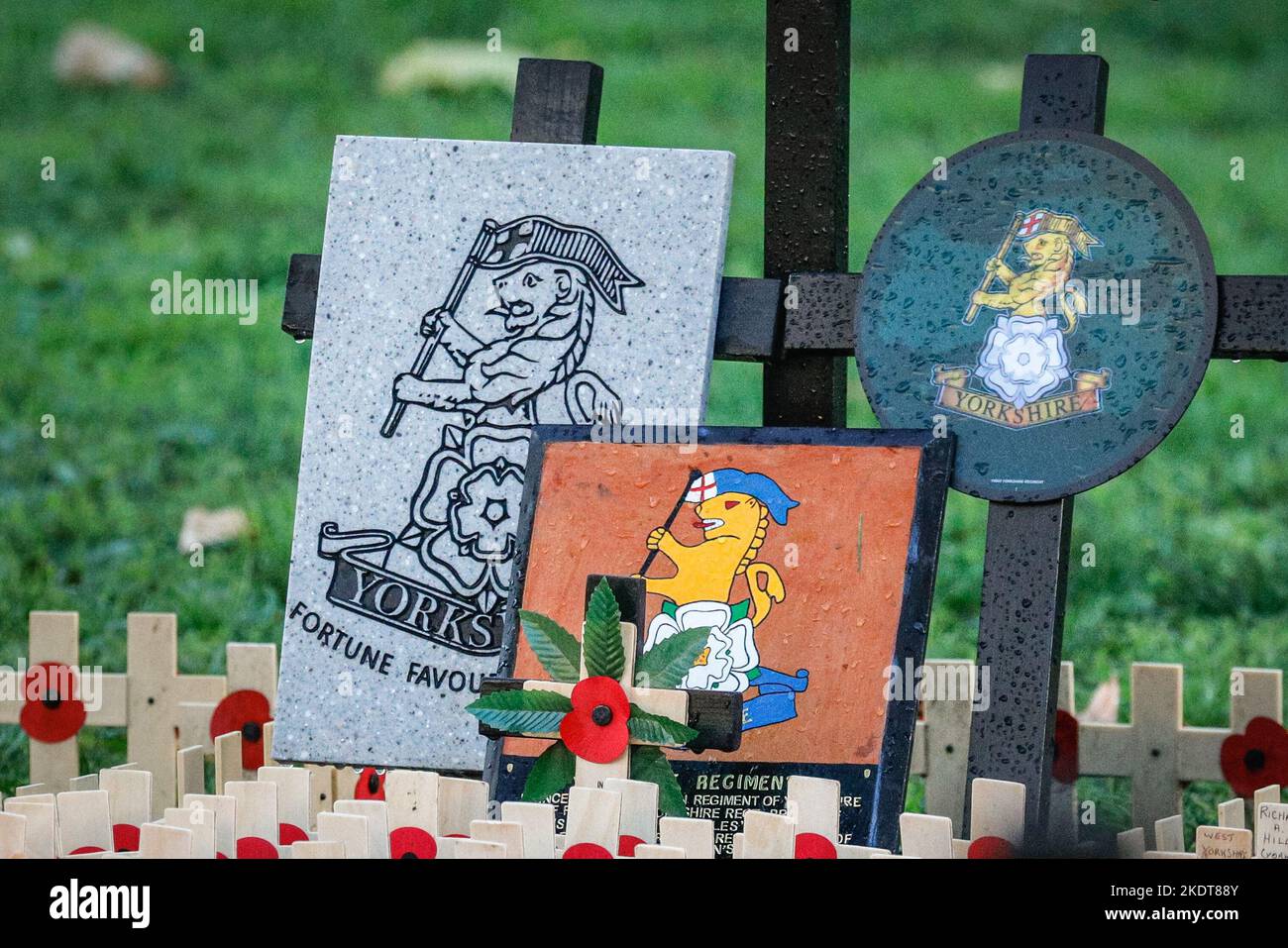 London, UK. 08th Nov, 2022. Regimental emblems, little wooden crosses ...