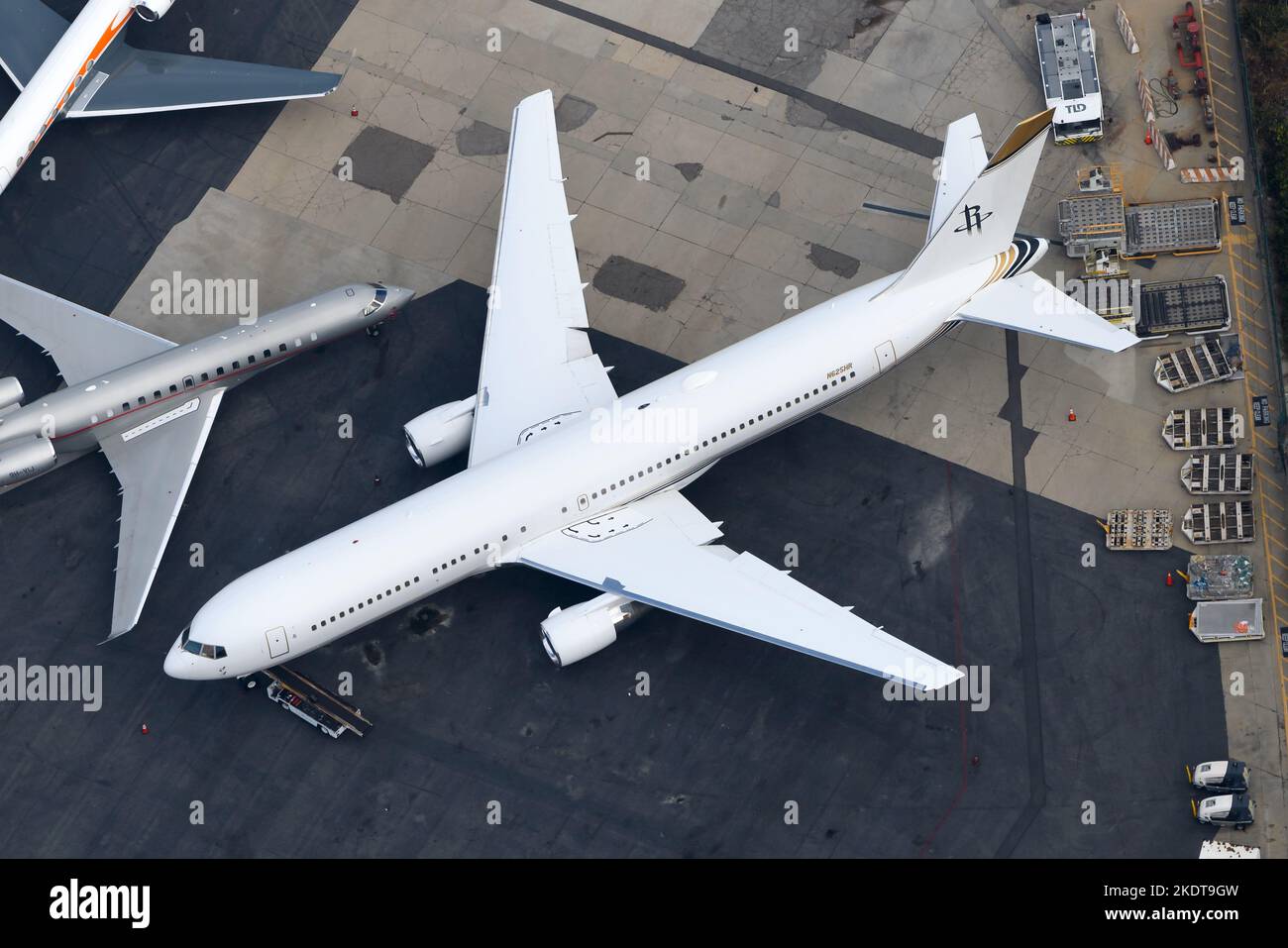 Houston rockets 767 hi-res stock photography and images - Alamy