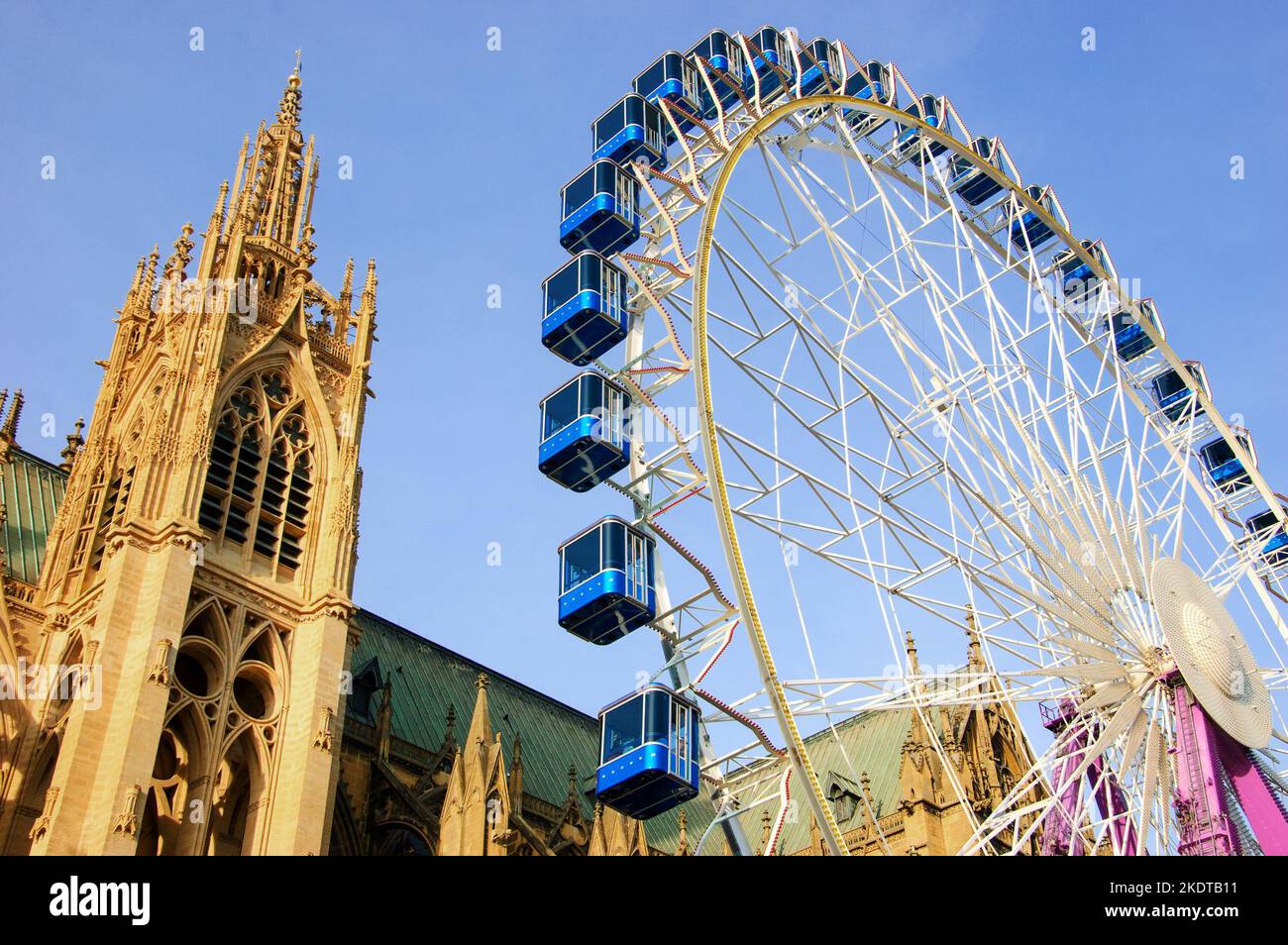 Christmas Ferris wheel in front of the cathedral of Metz, France Stock ...